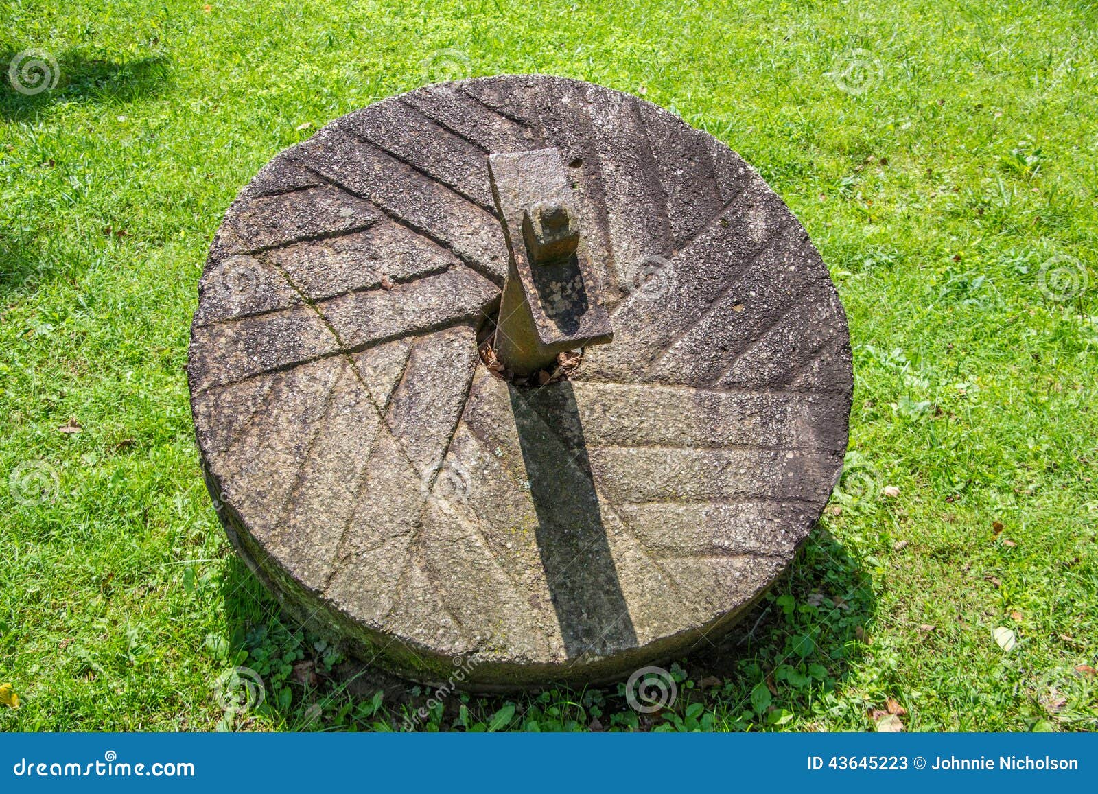 Molensteen stock afbeelding. Image of molenstenen, levi - 43645223