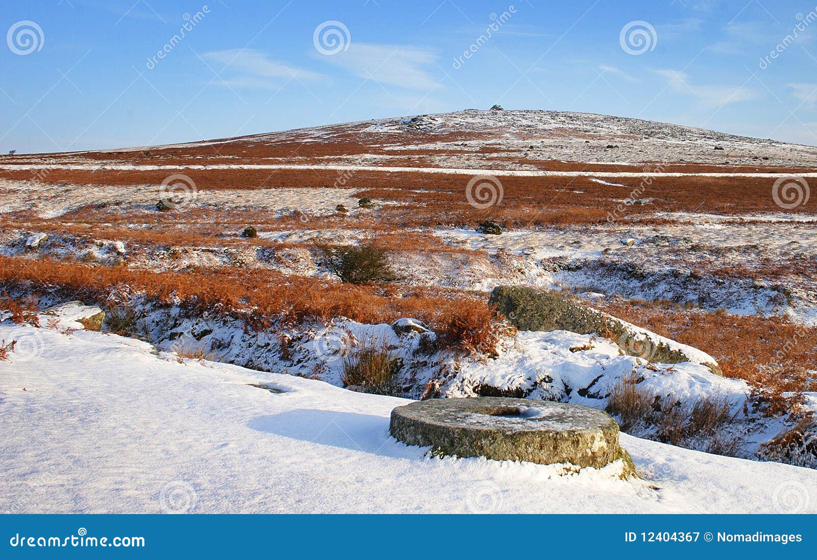 Molensteen in de Sneeuw stock afbeelding. Image of brood - 12404367