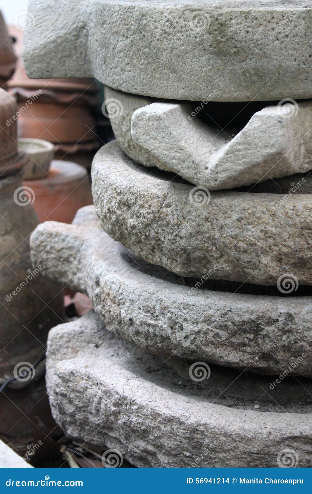 Molensteendelen stock foto. Image of molensteen, verlaten - 56941214