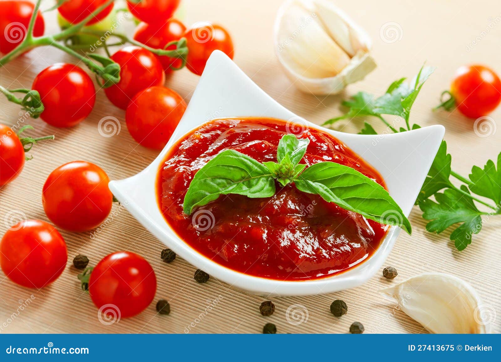 Molho de tomate vermelho imagem de stock. Imagem de suculento - 27413675