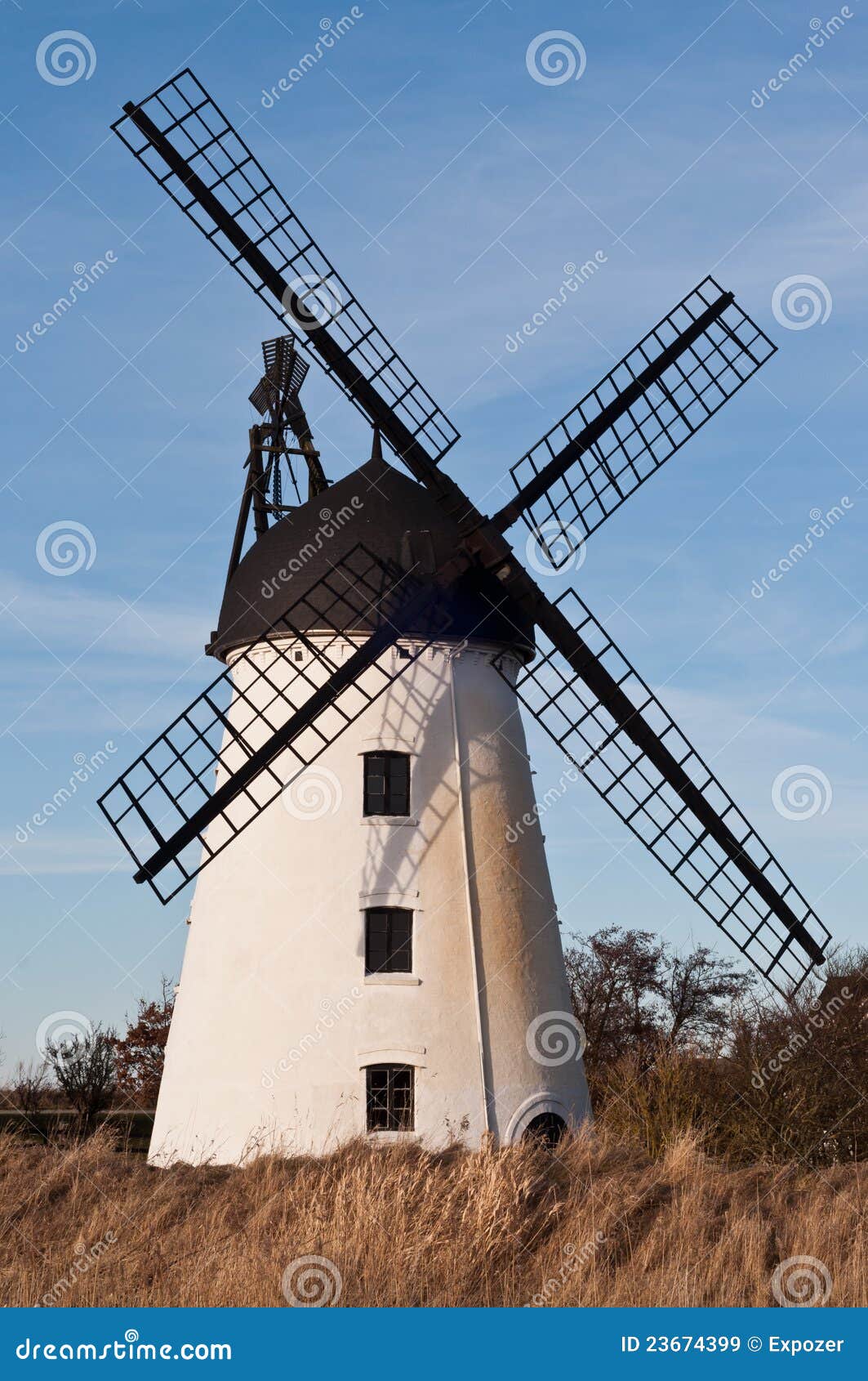 Molino imagen de archivo. Imagen de afuera, neerlandeses - 23674399