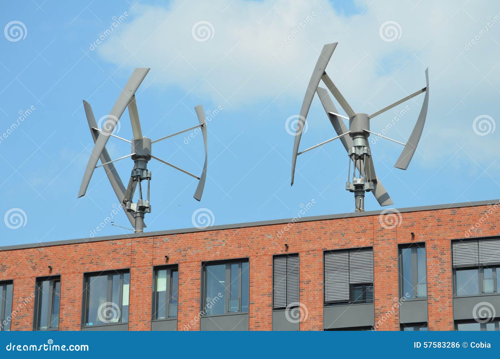 Molinoes De Viento Modernos En La Ciudad Foto de archivo - Imagen de ...