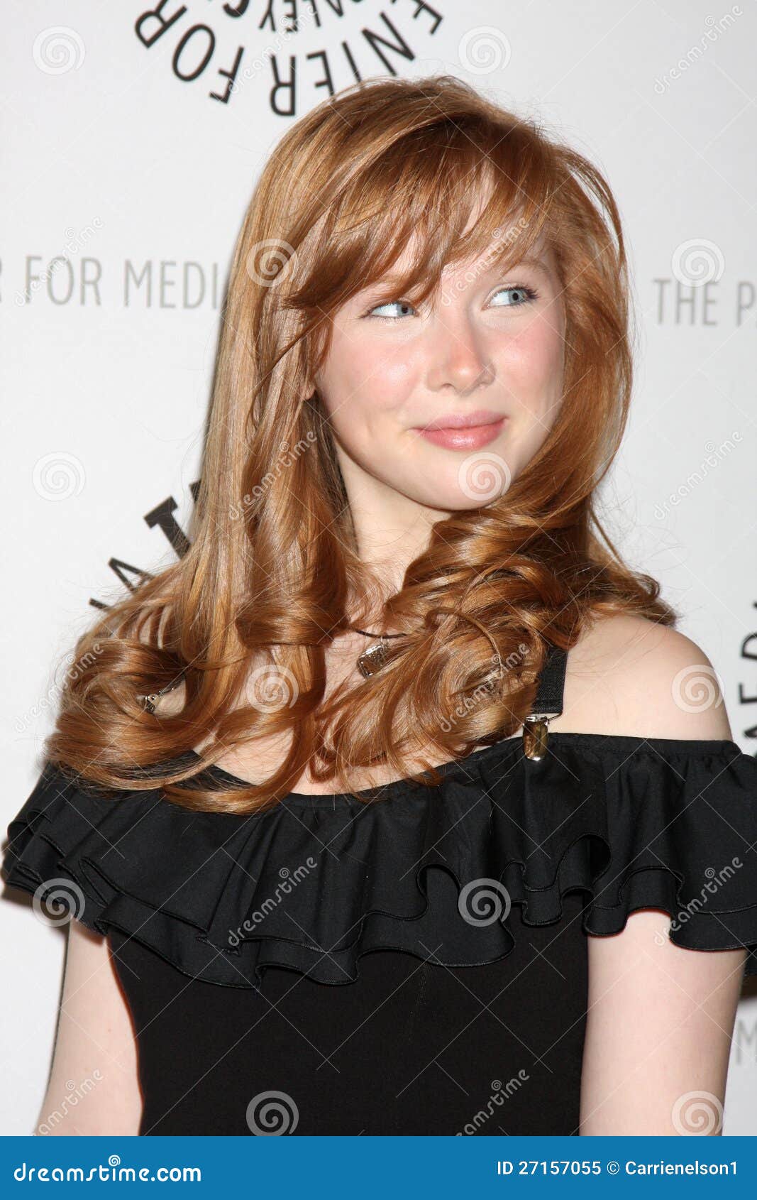 Molly C. Quinn Llega ?la Tarde Con El Castillo? Imagen editorial ...