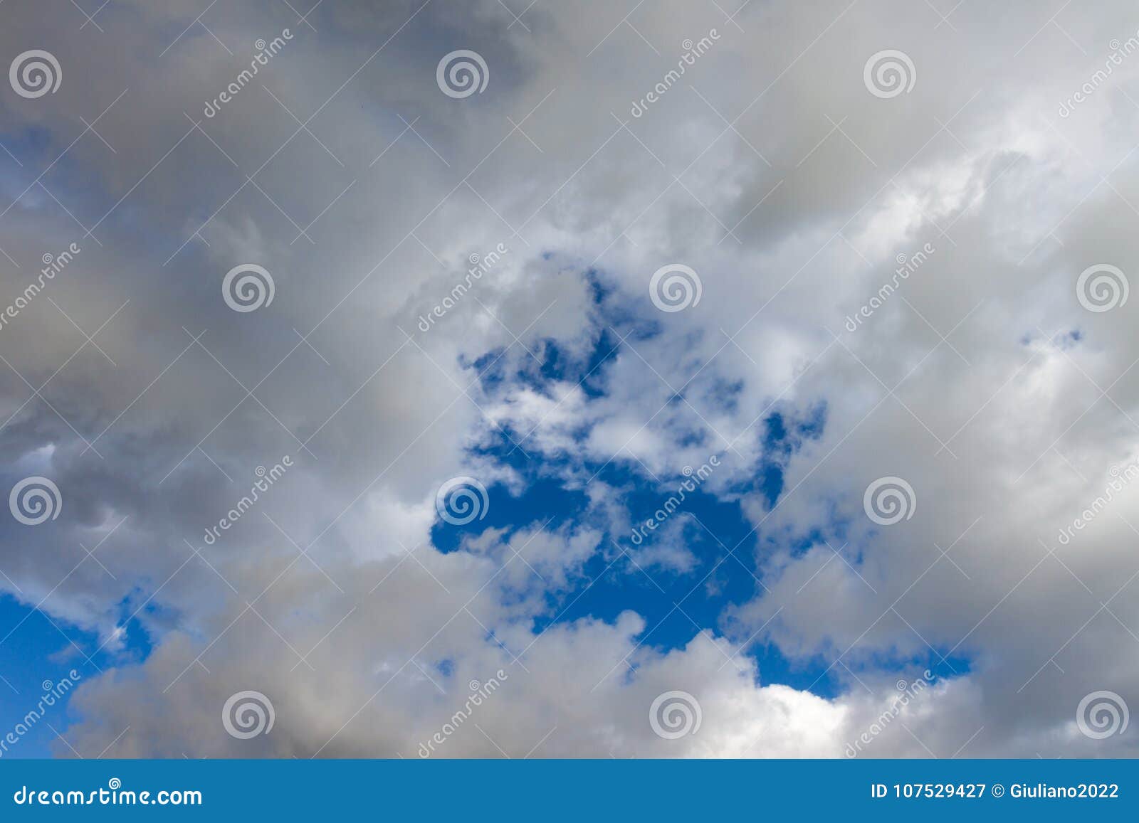 Moln fotografering för bildbyråer. Bild av atlantiska - 107529427