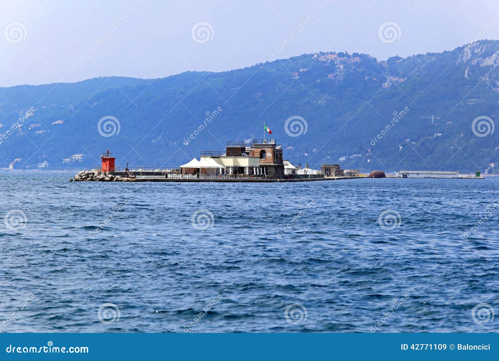 Molo Foraneo Trieste imagen de archivo. Imagen de muelle - 42771109