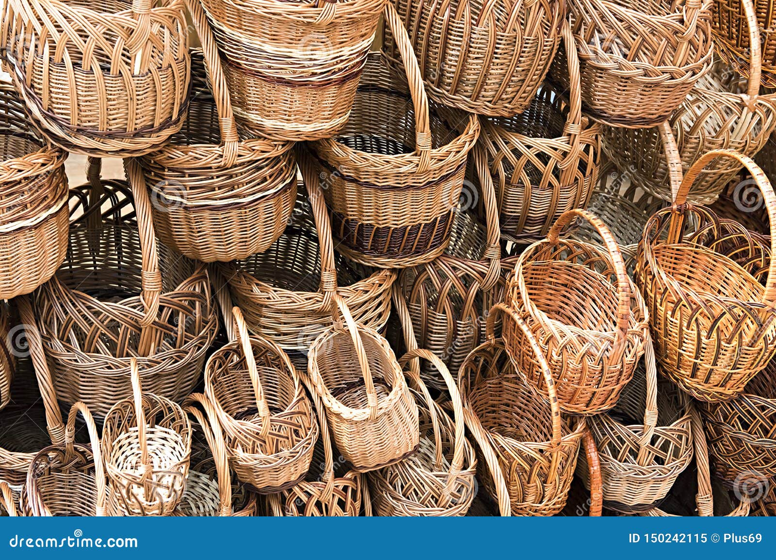 Molti Canestri Di Vimini Differenti Come Fondo Immagine Stock ...