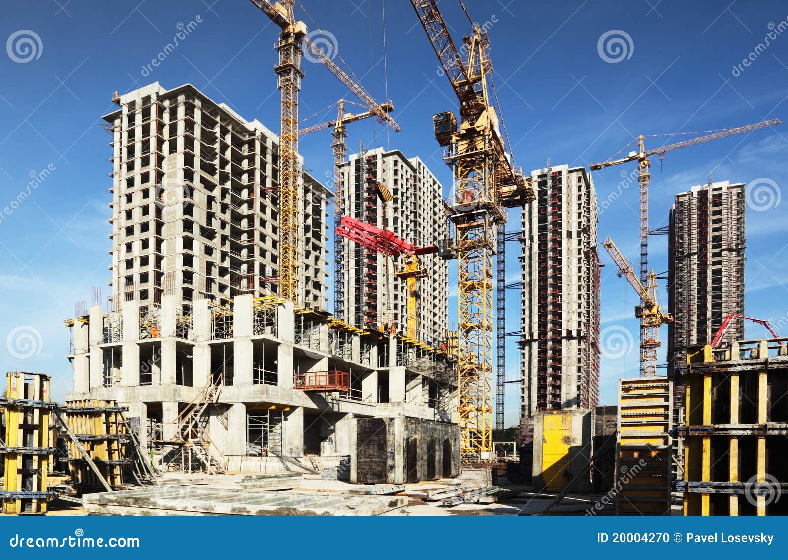 Molti Edifici Alti in Costruzione E Gru Fotografia Stock - Immagine di ...