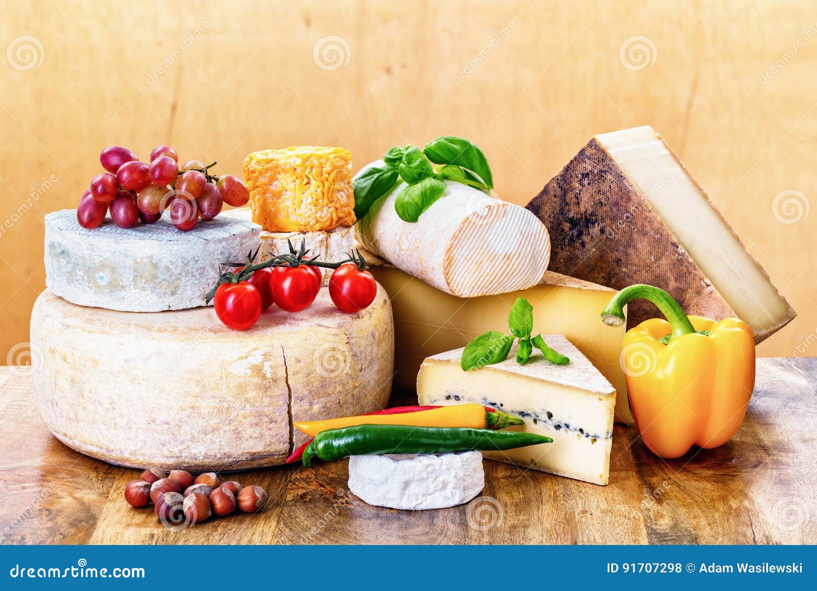 Molti Tipi Di Formaggi Francesi Fotografia Stock - Immagine di mucca ...