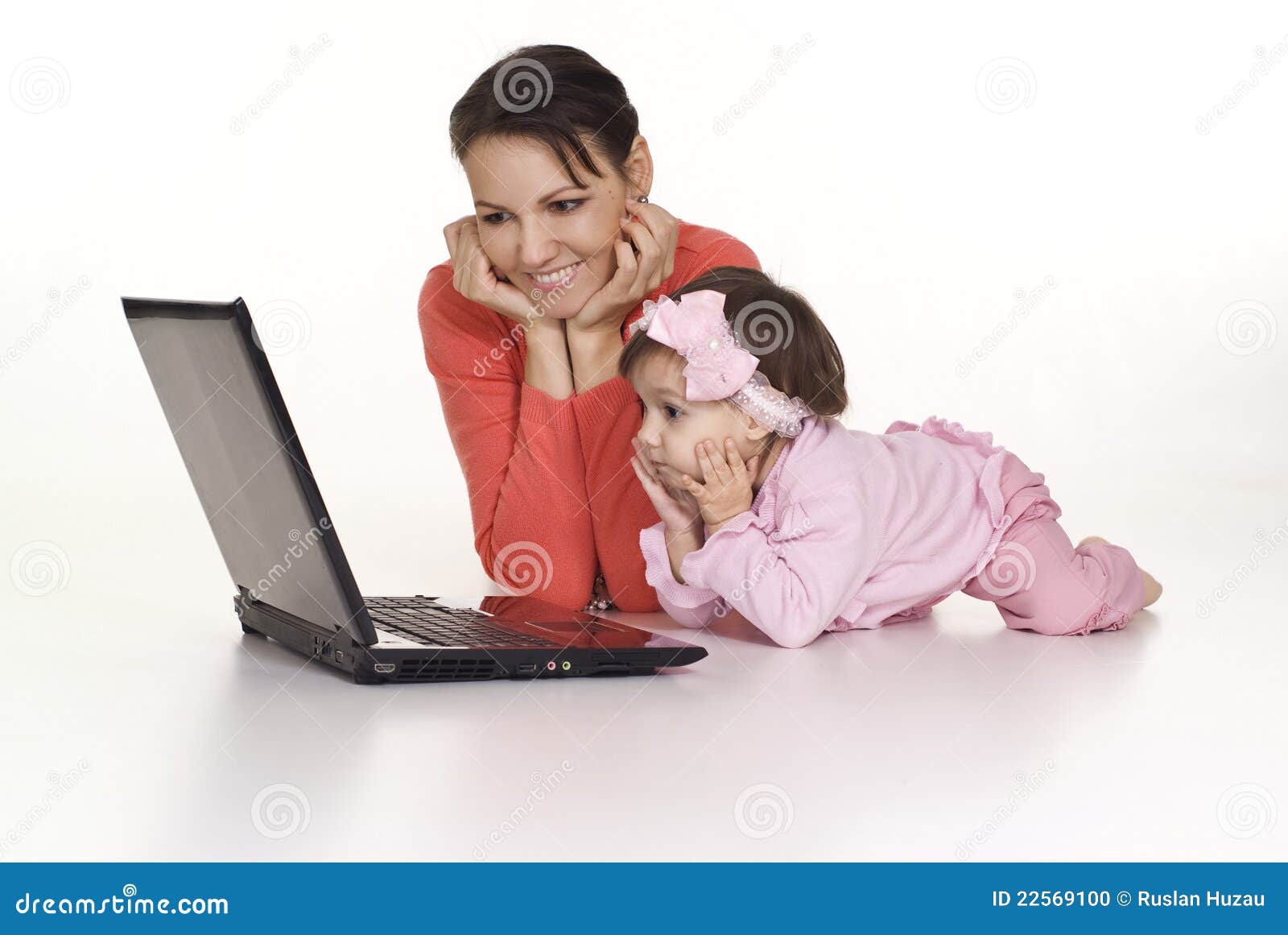 Mom with Daughter and Computer Stock Photo - Image of pink, computer ...