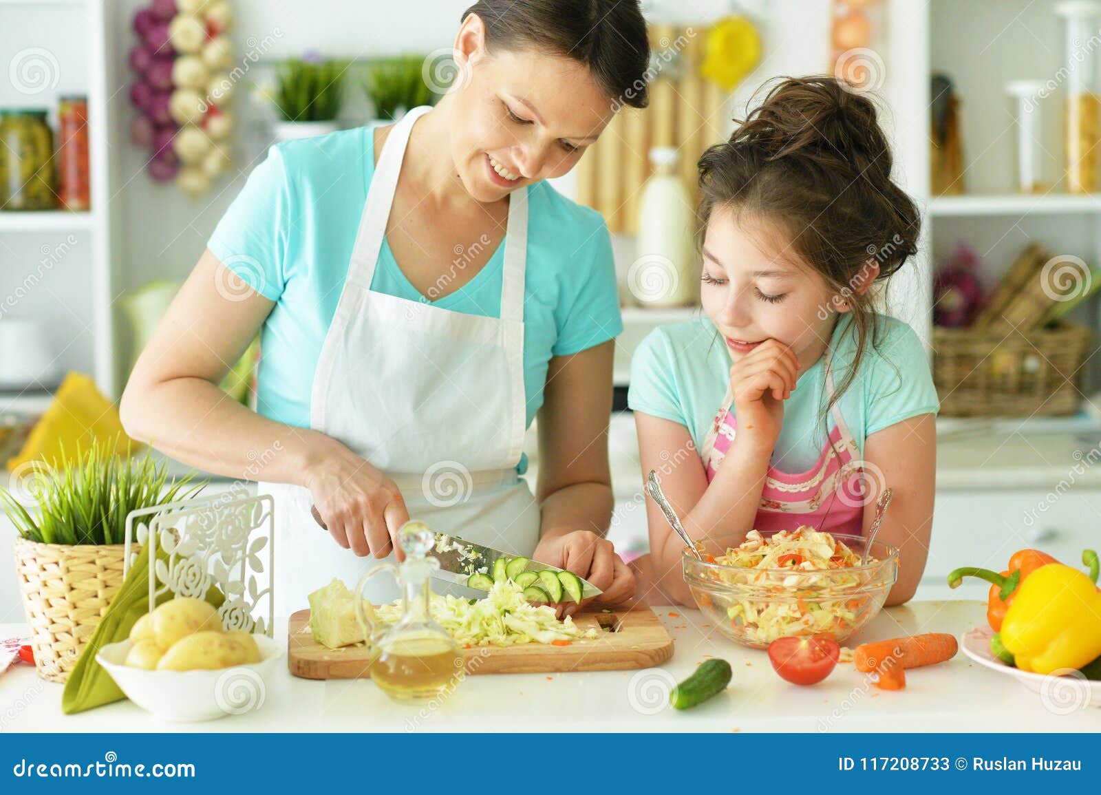 Mom and daughter cook stock image. Image of apron, leisure - 117208733