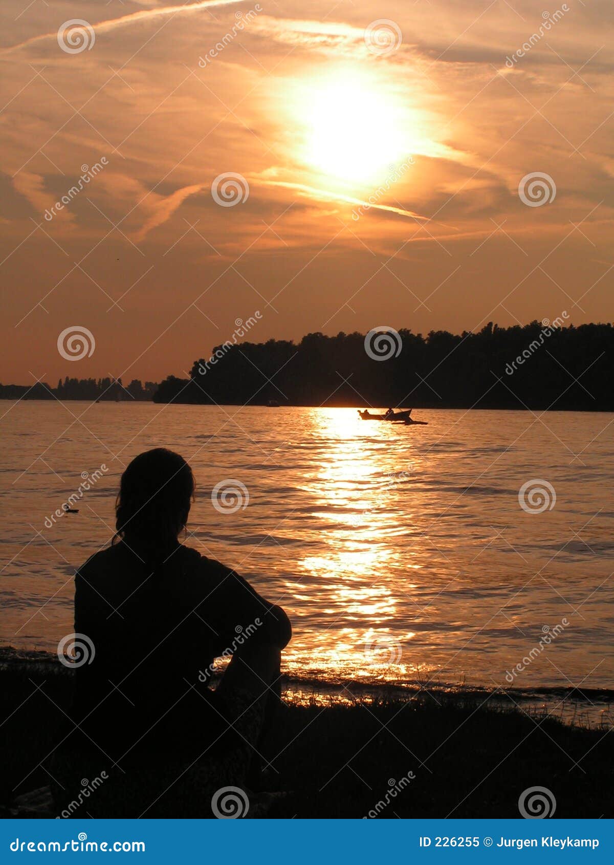 Momento da calma imagem de stock. Imagem de barco, sunset - 226255