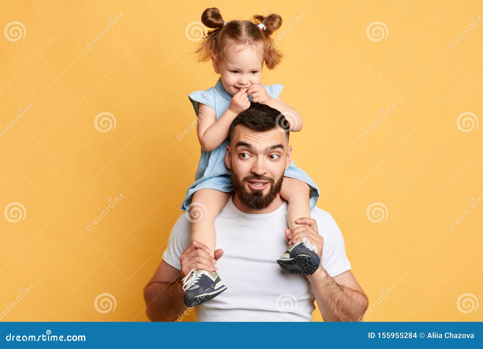 Momento Inolvidable Con El Adorable Papi Foto de archivo - Imagen de ...