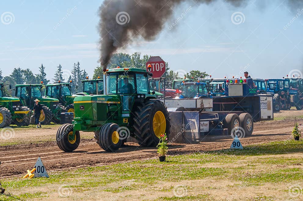 Tractor Pulling Competition Editorial Photo - Image of power, tractor ...