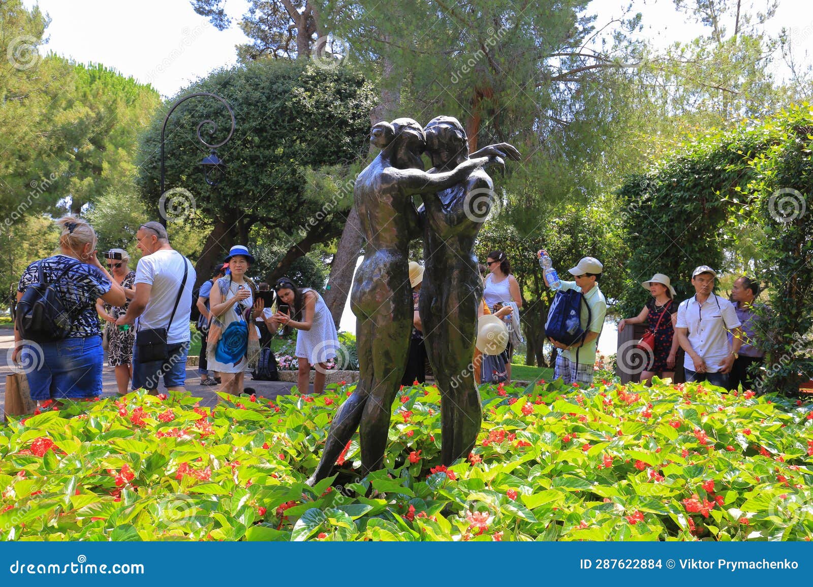 Love statue in Monaco editorial stock image. Image of sculpture - 287622884