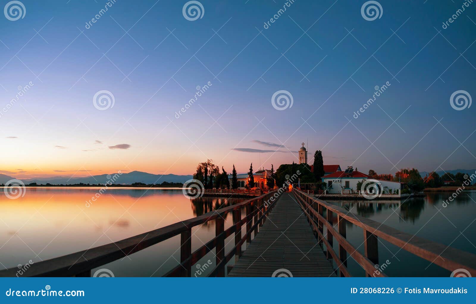 Monast?re Grec Au Cr?puscule Photo stock - Image du ciel, grec: 28068226