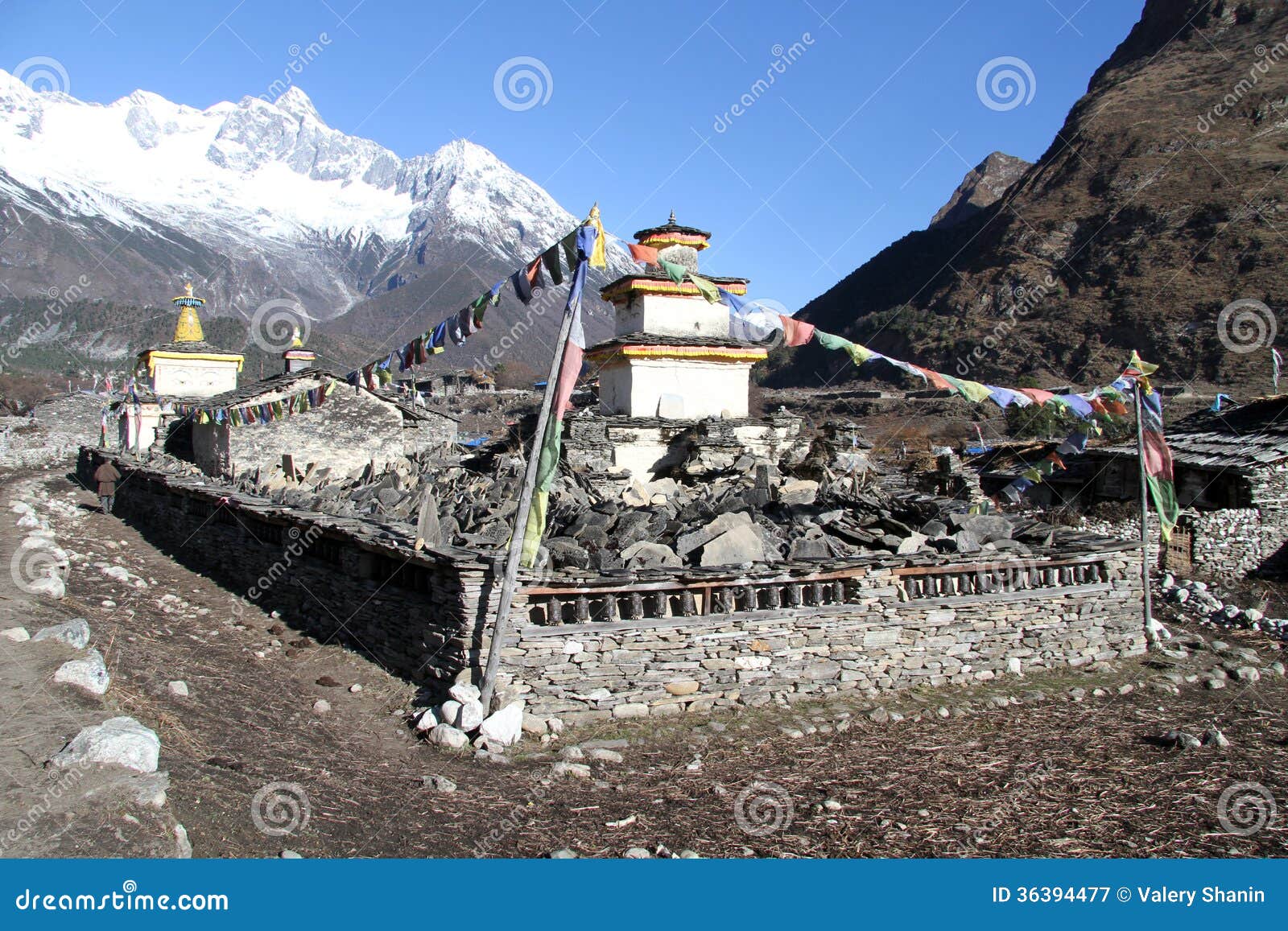 Monasterio budista imagen de archivo. Imagen de pico - 36394477