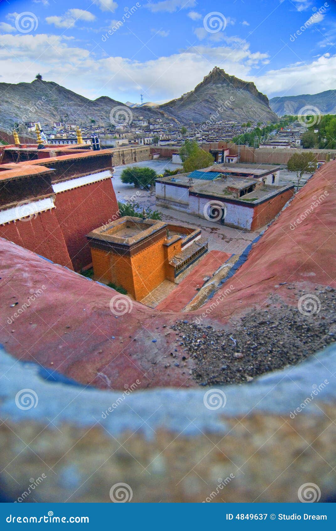 Monasterio Budista Tibetano Imagen de archivo - Imagen de oriental ...