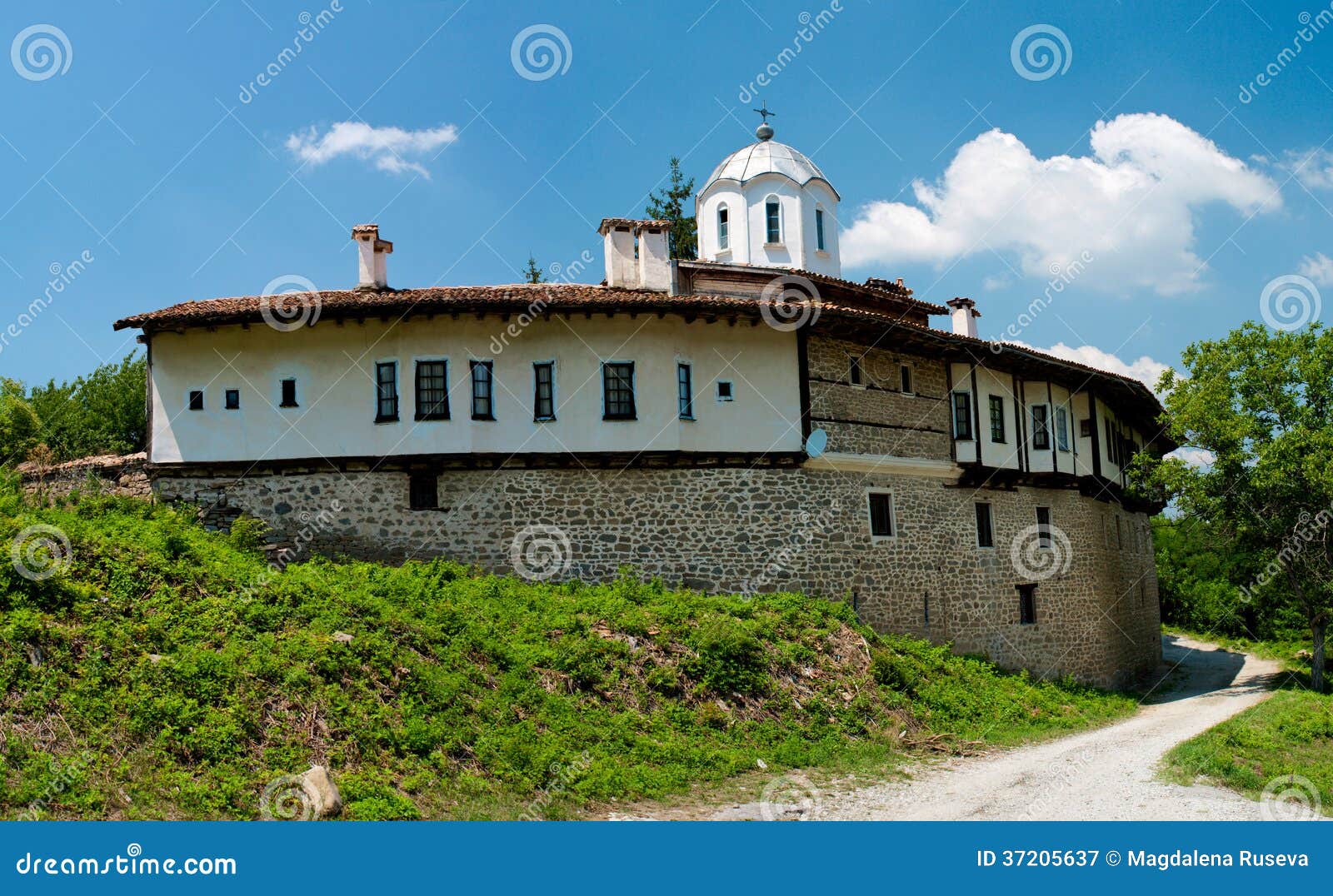 Monasterio De Kapinovski - Bulgaria Imagen de archivo - Imagen de ...