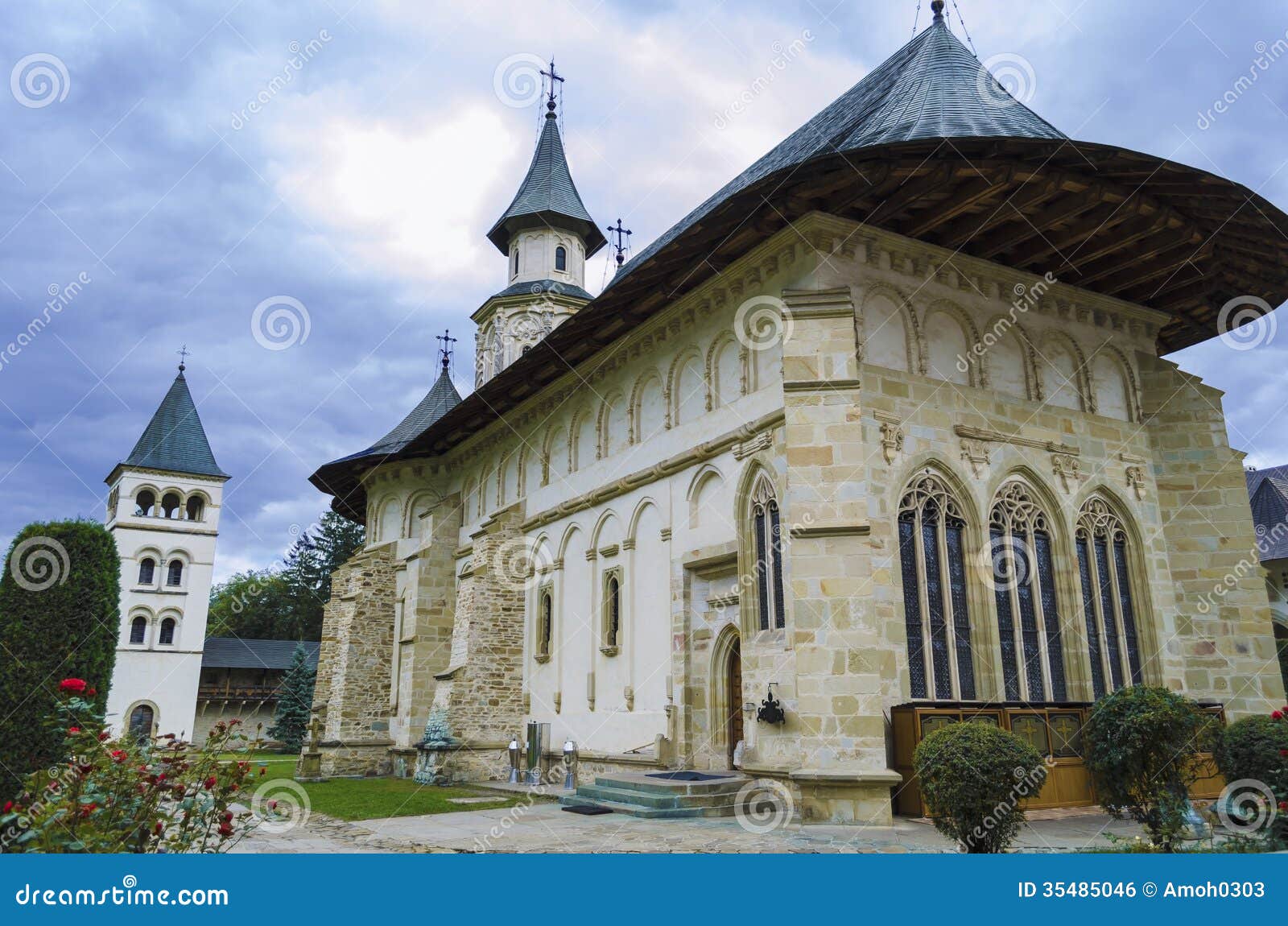 Monasterio De Putna - Rumania - Bucovina Foto de archivo - Imagen de ...