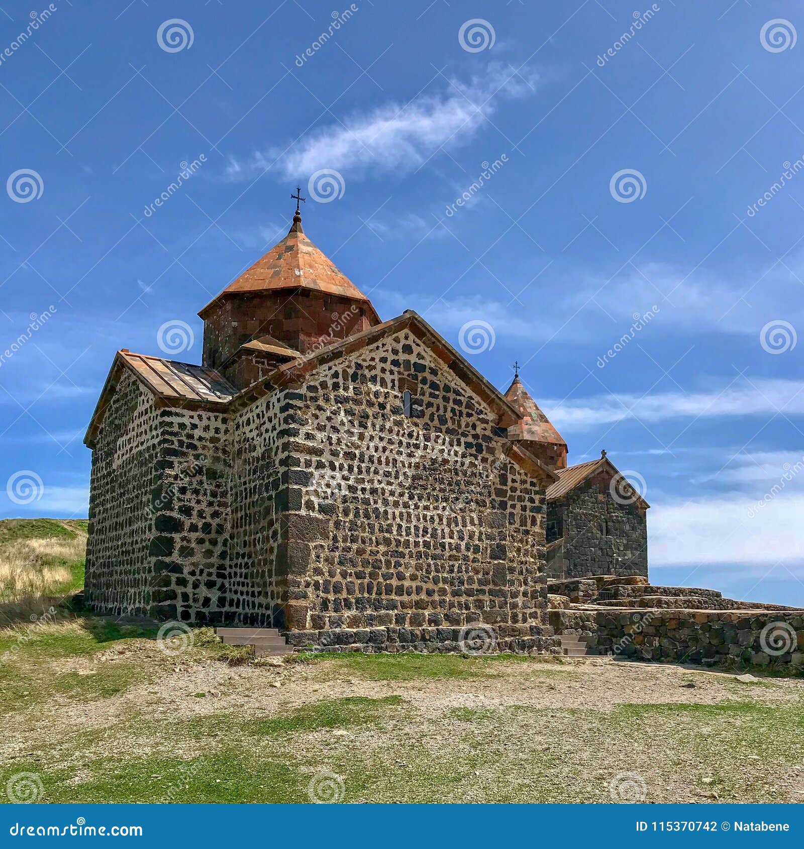 Monasterio De Sevanavank En El Lago Sevan Foto de archivo - Imagen de ...