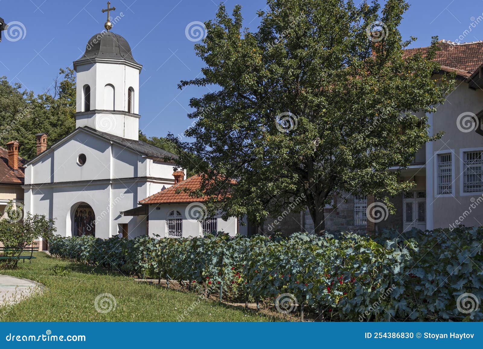 Monasterio Medieval De Rakovica Serbia Foto de archivo - Imagen de ...