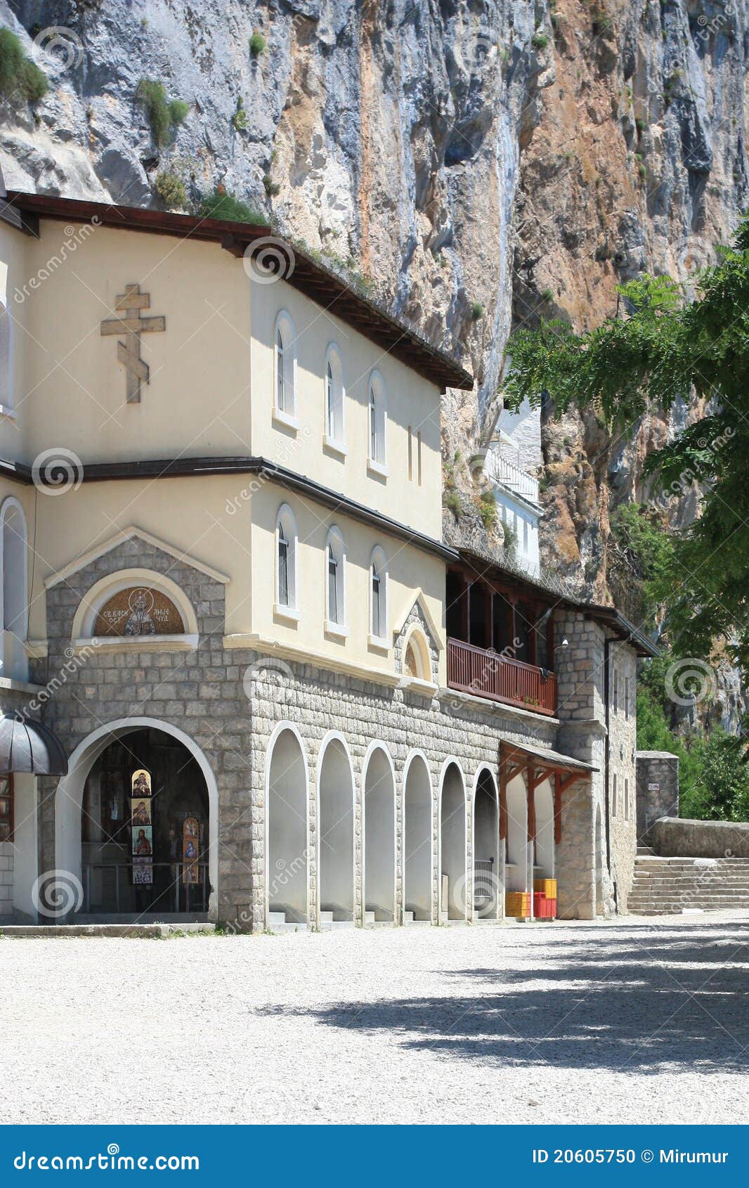 Monasterio Ortodoxo De Ostrog, Montenegro Foto de archivo - Imagen de ...