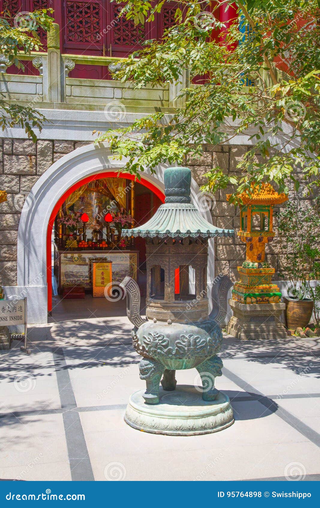 Monastero di Po Lin fotografia stock. Immagine di budda - 95764898