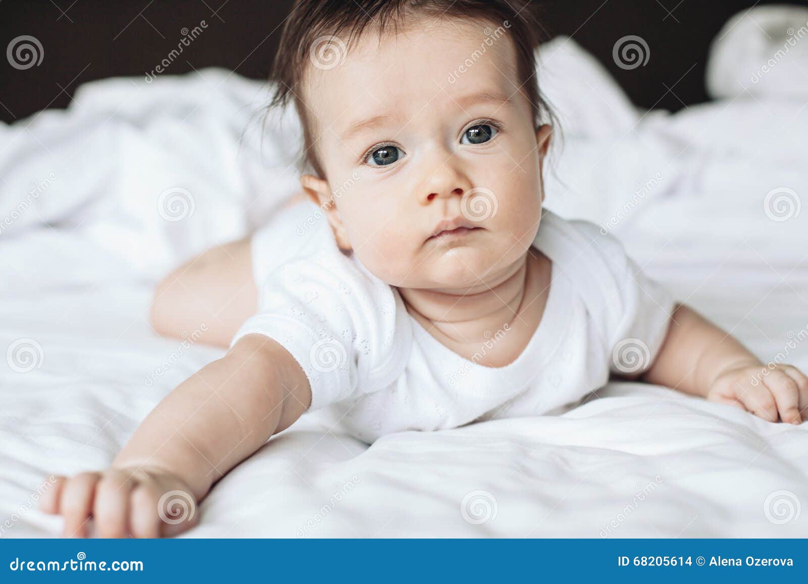 4 Monate alte Baby stockfoto. Bild von entzückend, hell - 68205614