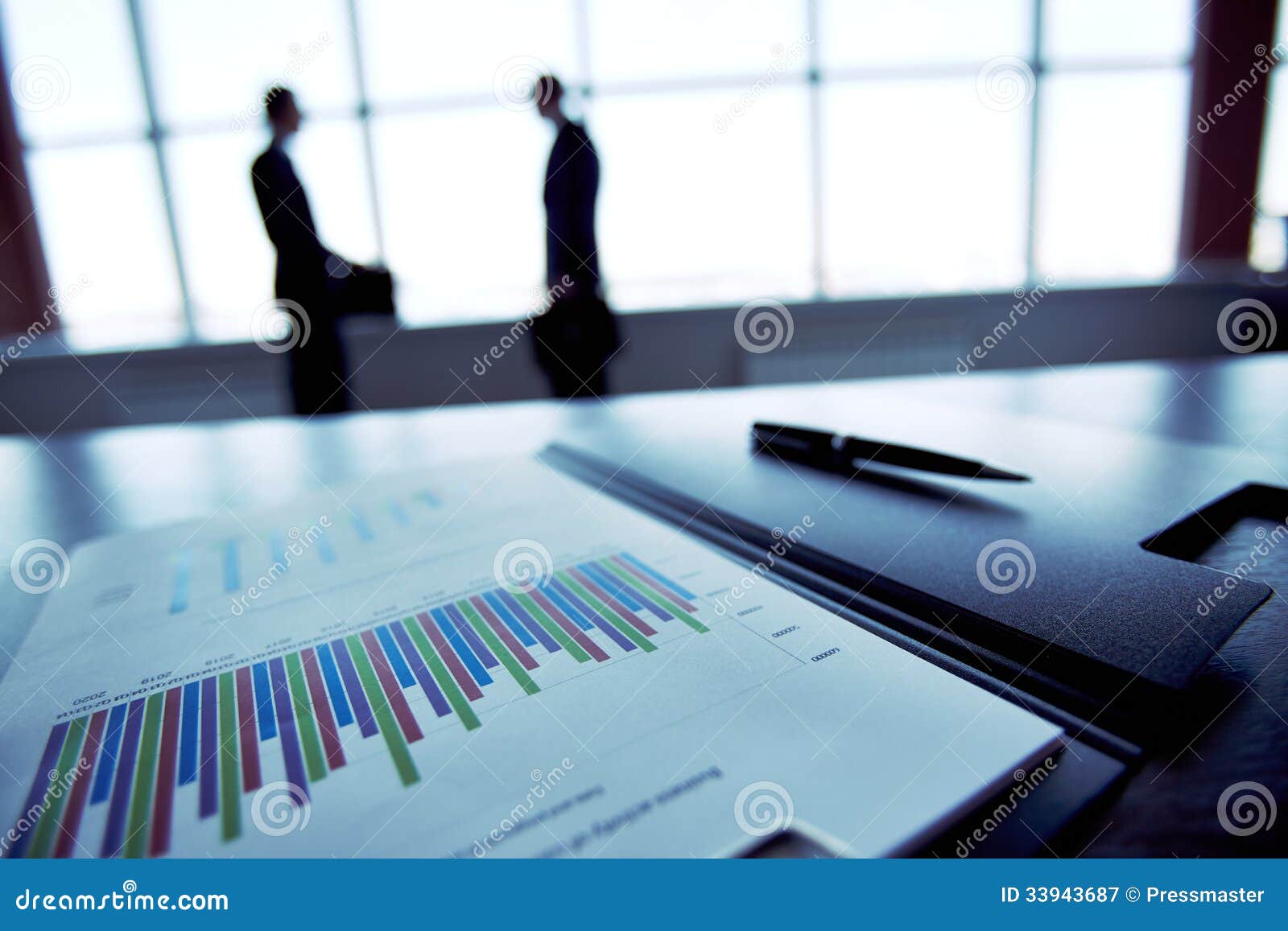 Monatlicher Bericht stockbild. Bild von geschäftsmann - 33943687