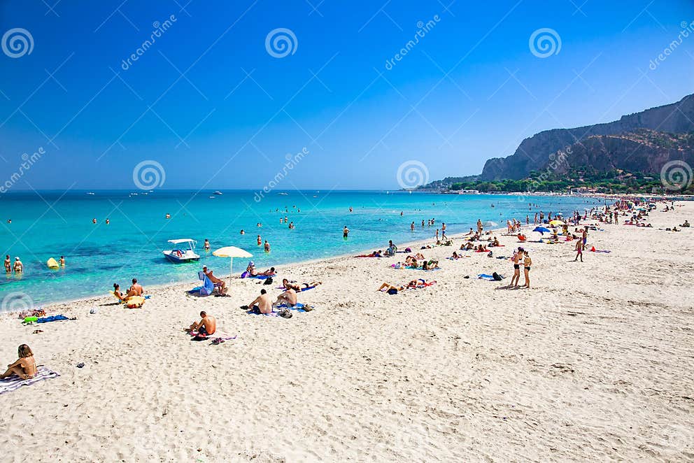 Mondello Piaska Biała Plaża W Palermo, Sicily Włochy Zdjęcie Stock ... Mondello Piaska Biała Plaża W Palermo, Sicily Włochy Zdjęcie Stock ...