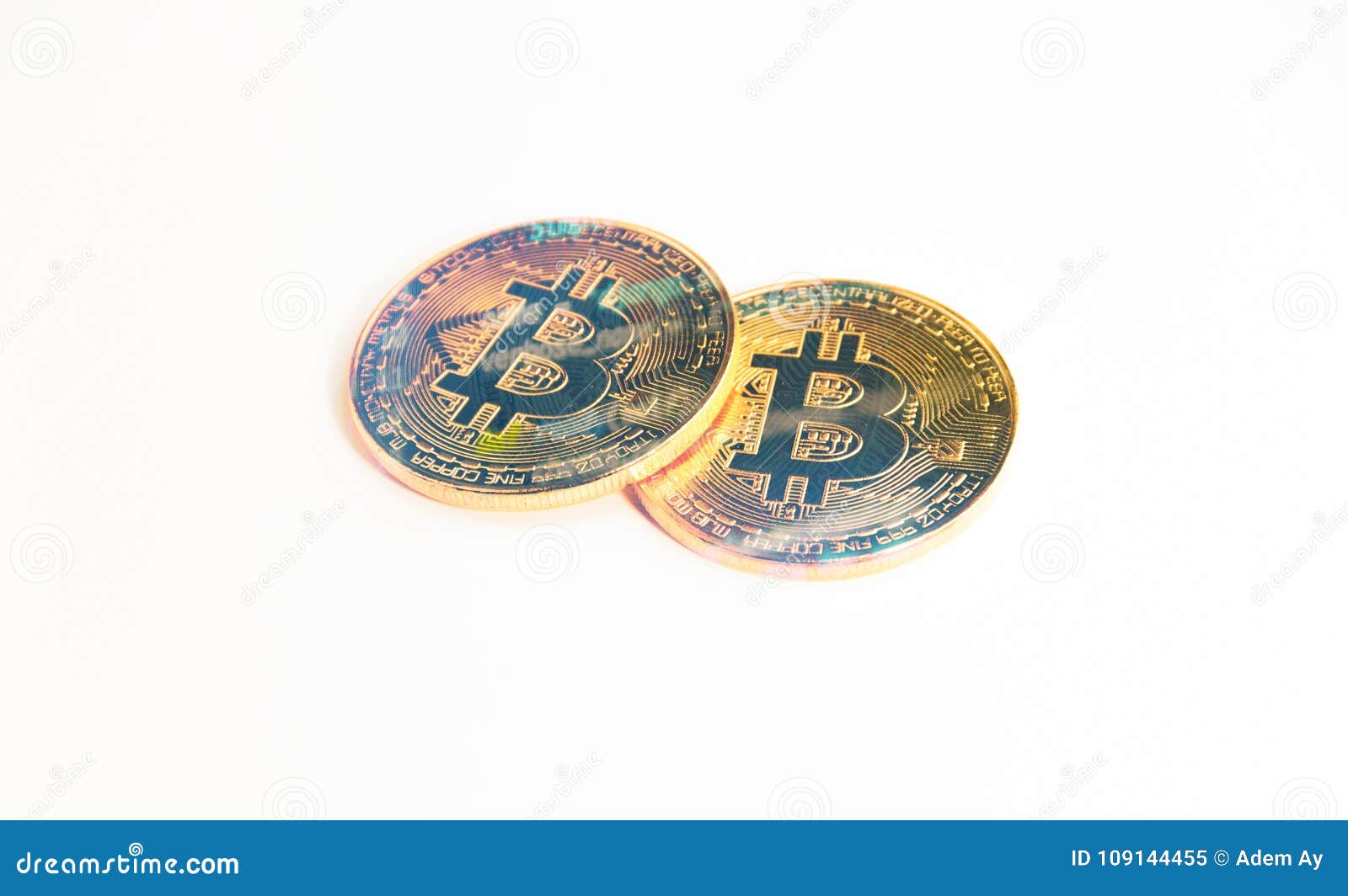 Moneda Crypto - Dinero De Bitcoin En El Fondo Blanco Imagen de archivo ...