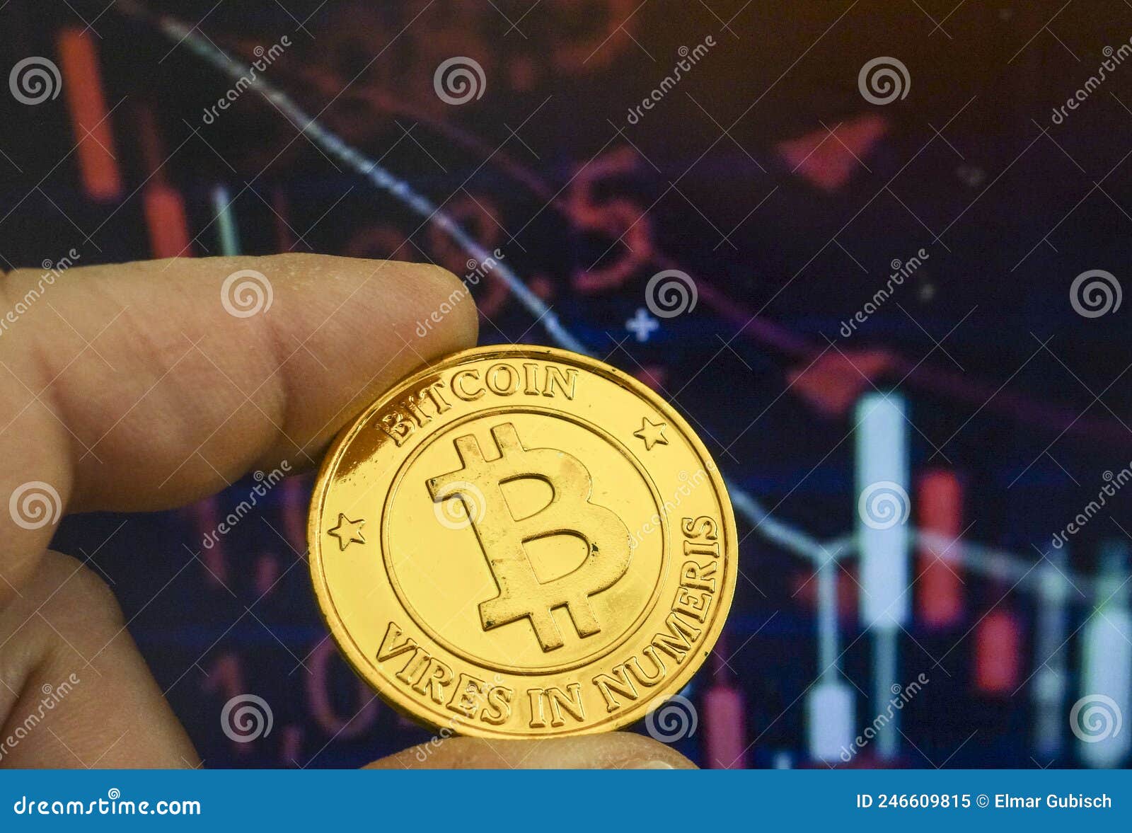 Moneda De Bitcoin Dorada Como Moneda Digital Imagen de archivo - Imagen ...