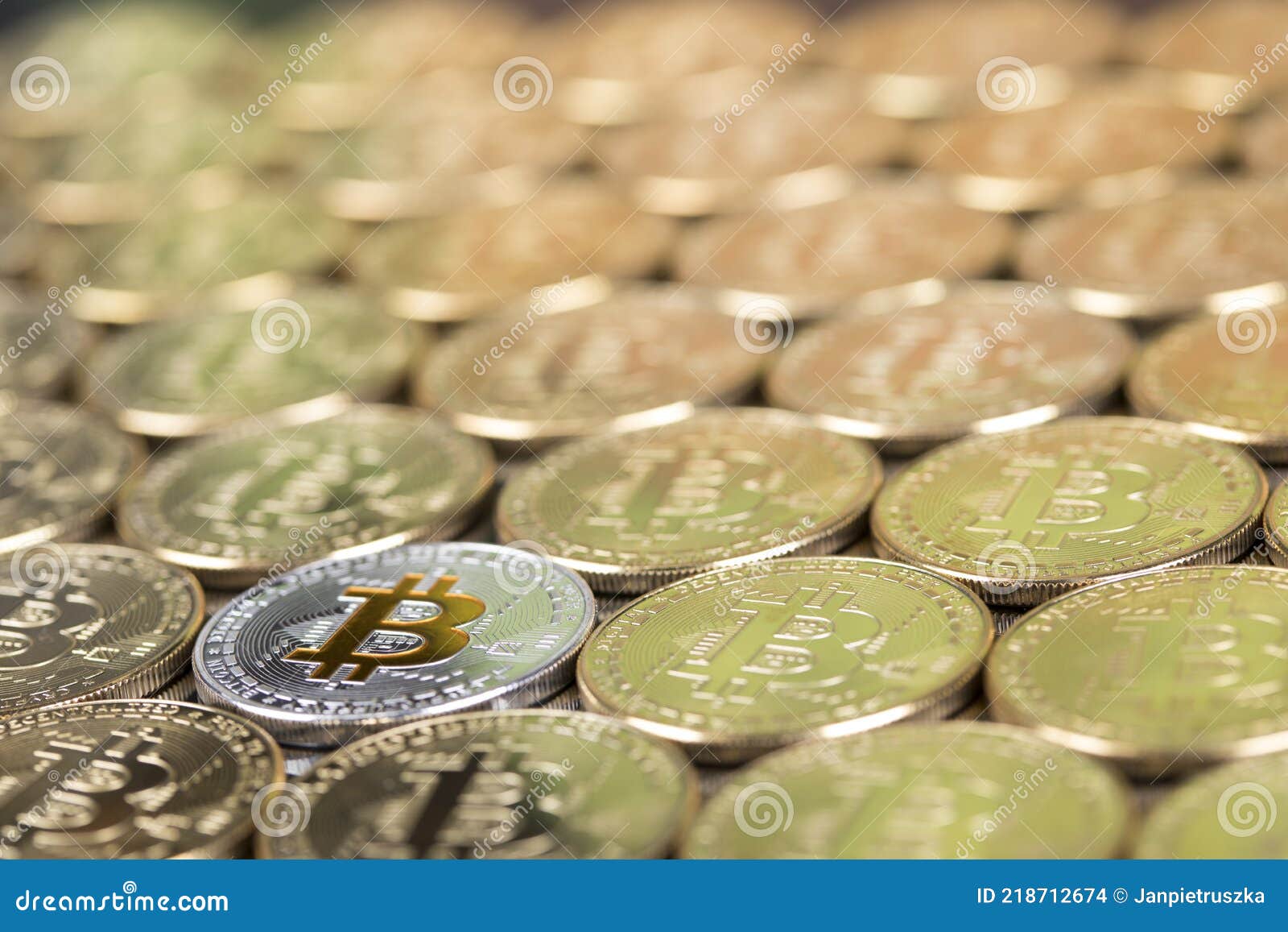 Moneda De Dinero Virtual. Bitcoin Coins Financial Chart Foto de archivo ...