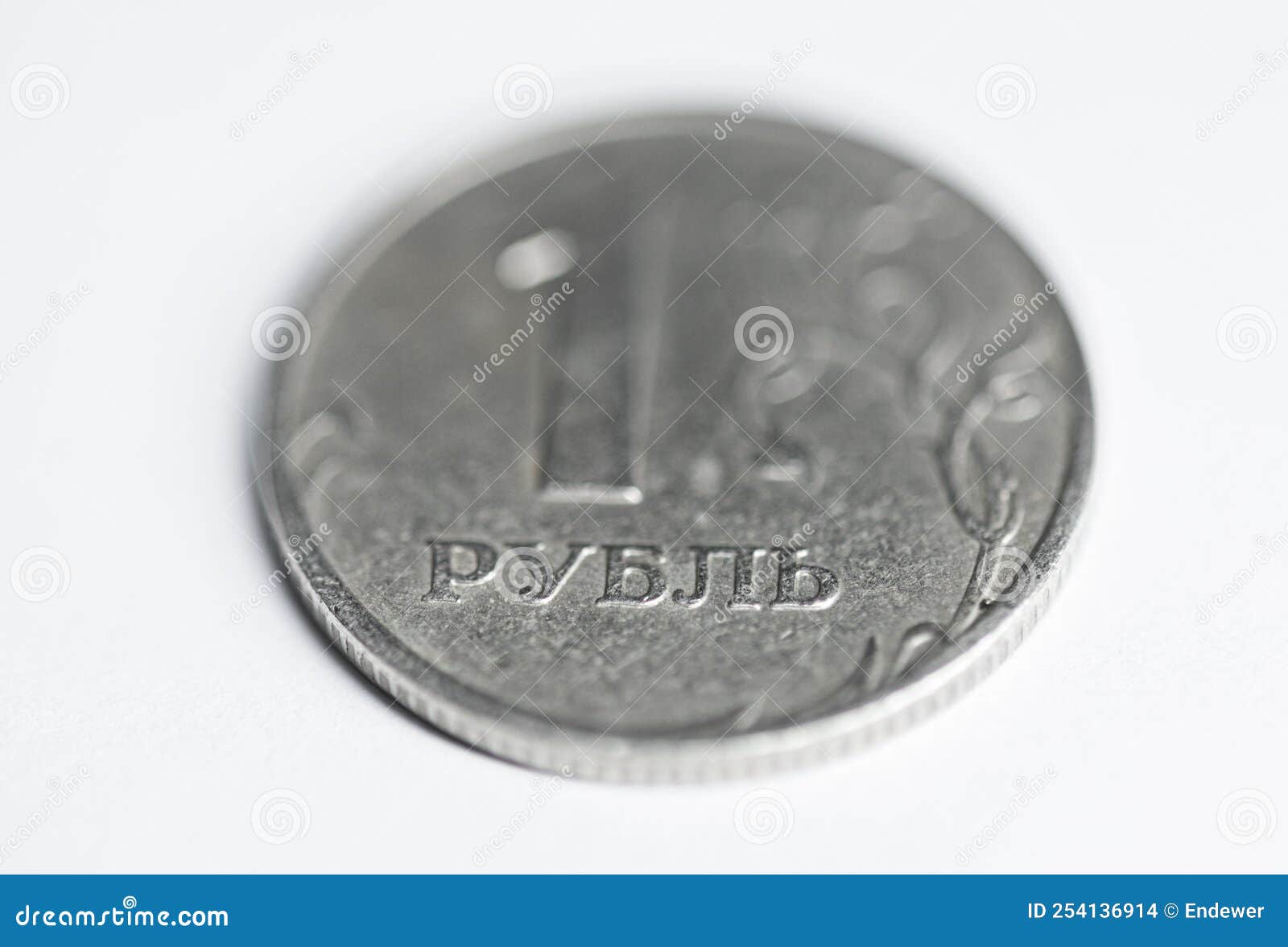Moneda De Rublo Rusa Con Fondo Blanco Aislada Foto de archivo - Imagen ...