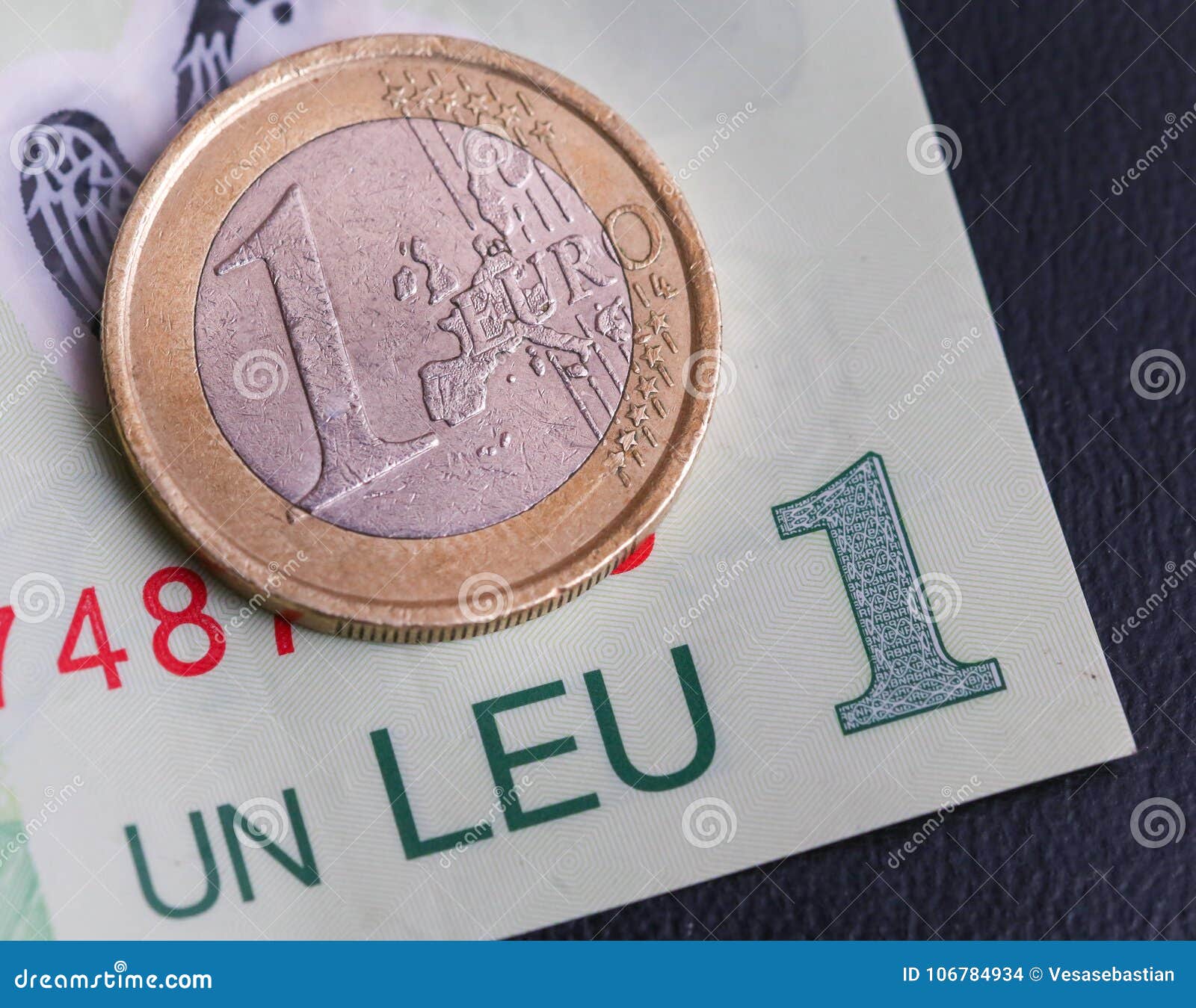 1 Moneda Euro Sobre 1 Cuenta De RON Del Leu Foto de archivo - Imagen de ...