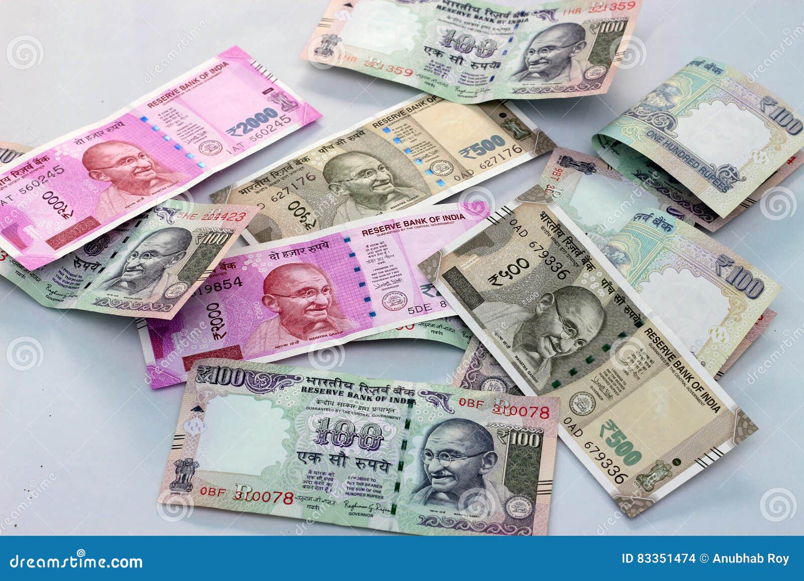 Moneda India De 100, 500 Y 2000 Notas De La Rupia Foto de archivo ...