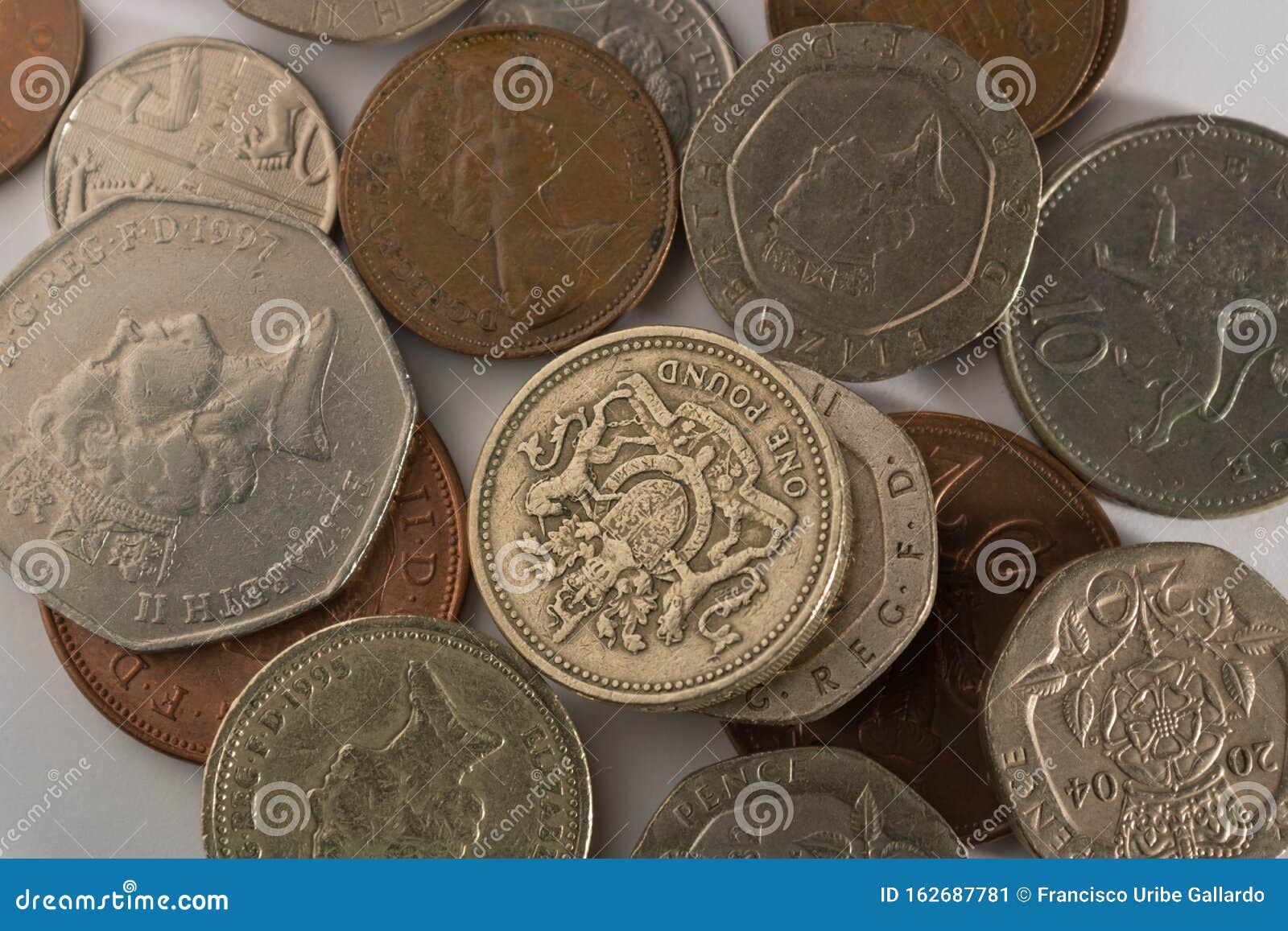 Monedas de Inglaterra imagen de archivo. Imagen de banca - 162687781