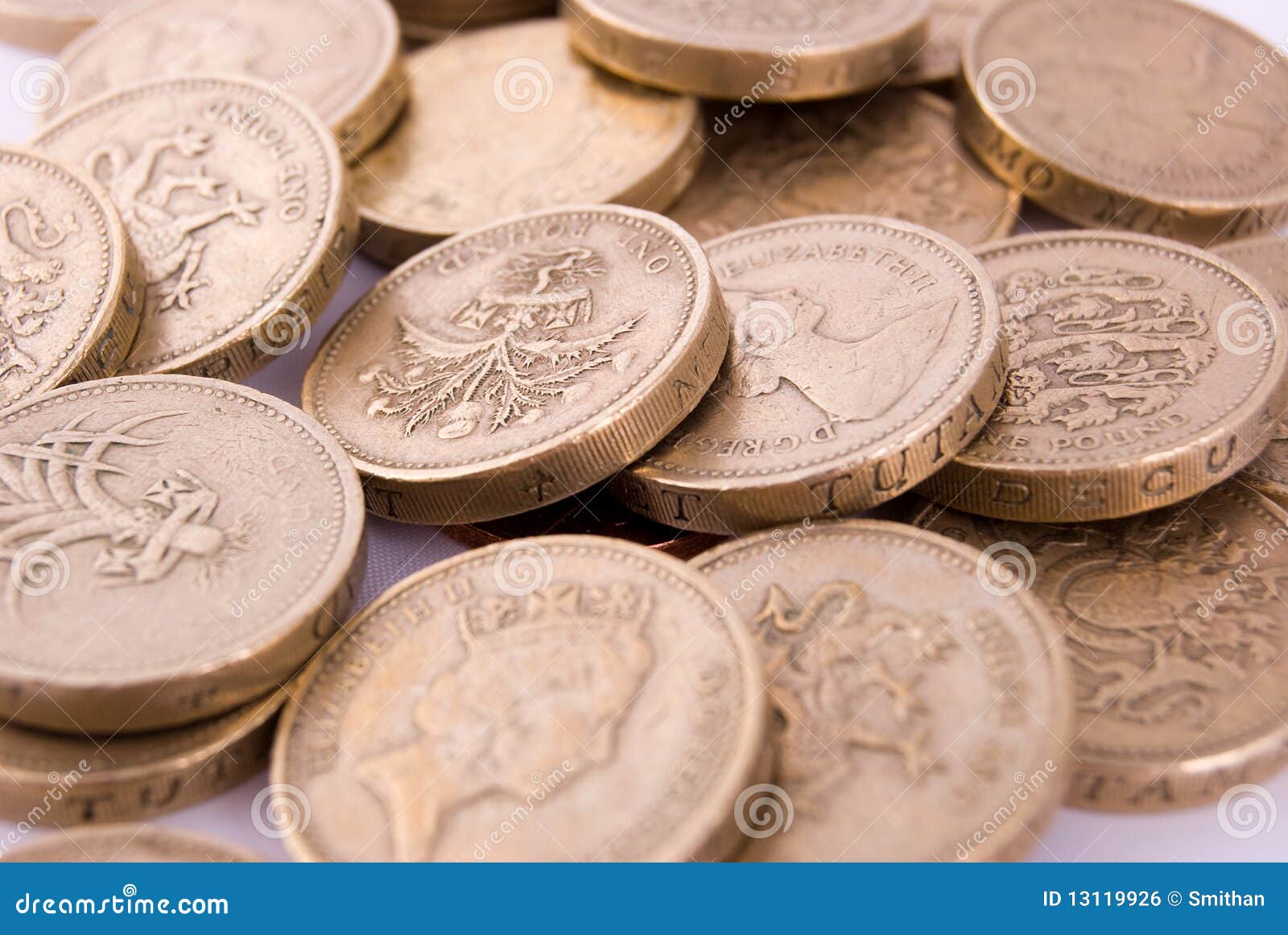 Monedas de una libra foto editorial. Imagen de finanzas - 13119926