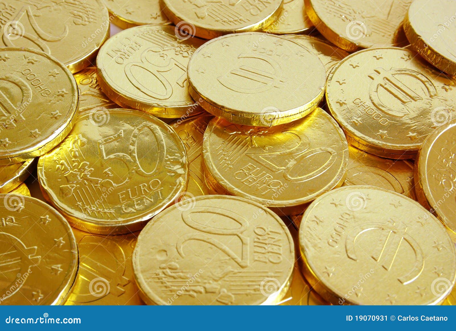 Monete dorate immagine stock. Immagine di alimento, finanza - 19070931