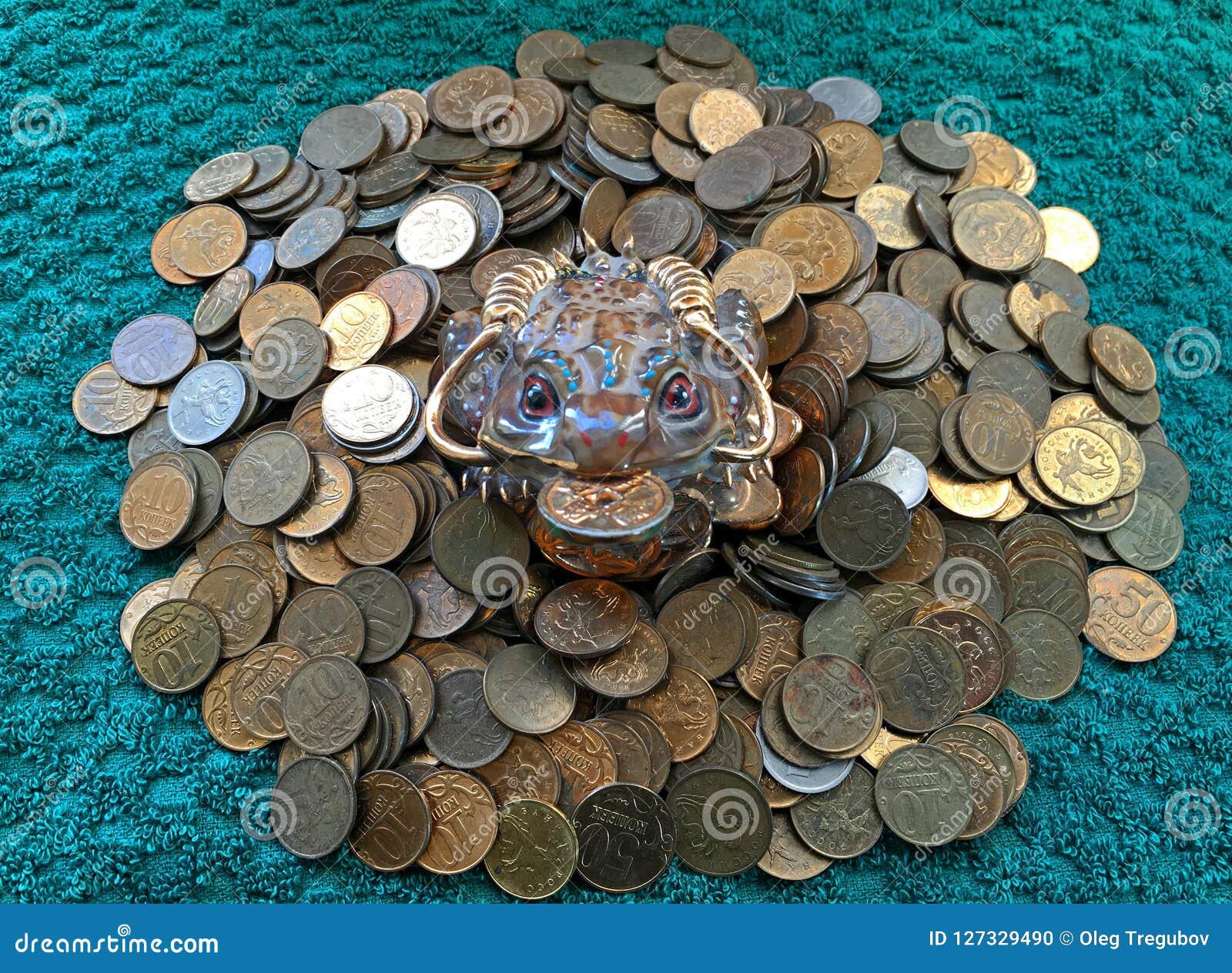Money Frog Sitting on Coins Stock Photo - Image of chinese, china ...