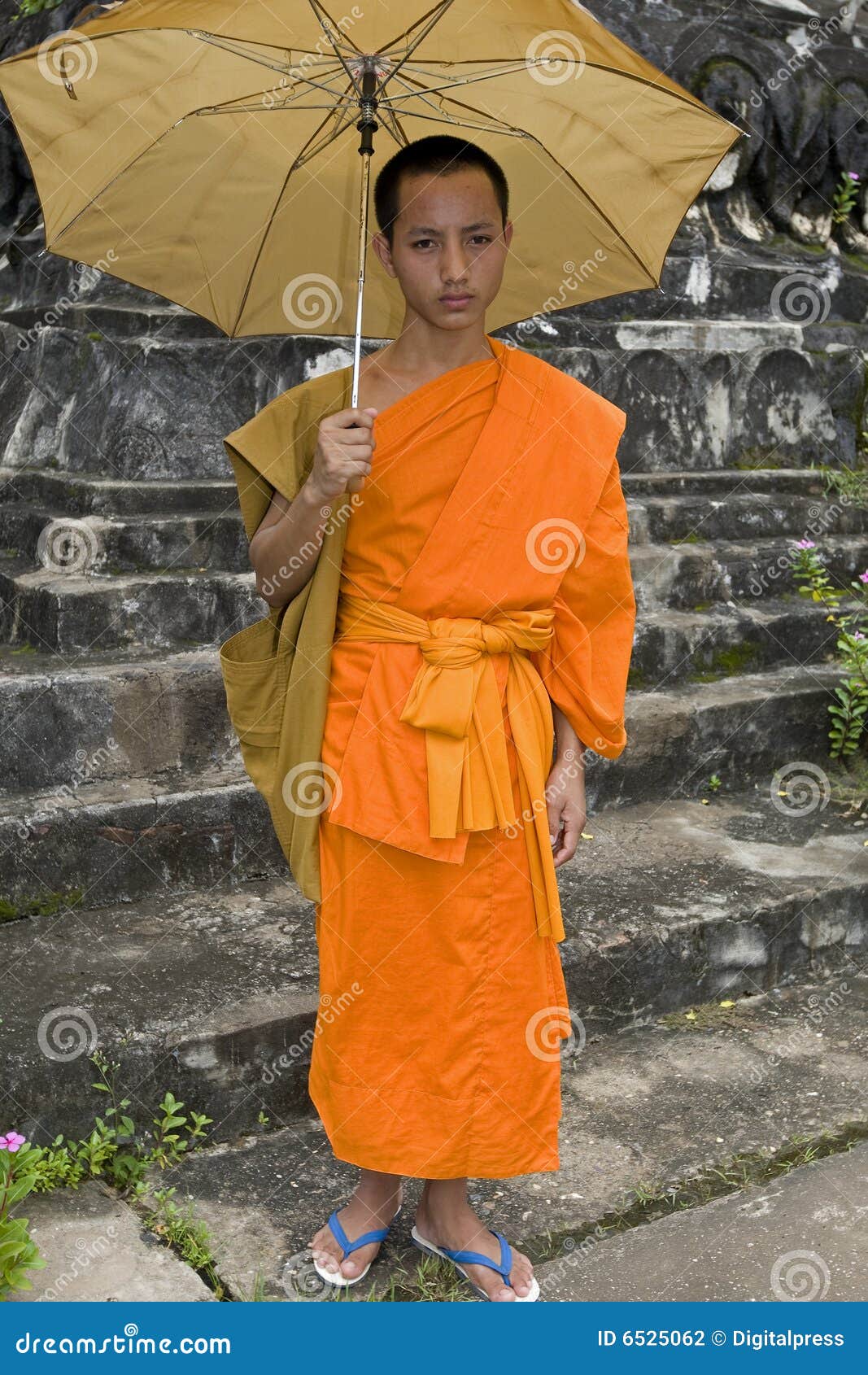 Monge Buddhistic Em Luang Prabang, Laos Foto de Stock - Imagem de homem ...