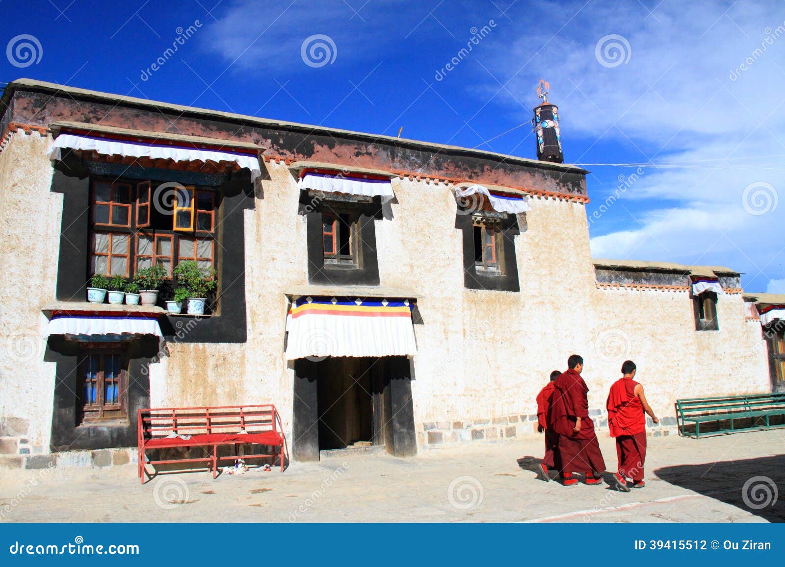 Monge de Tibet fotografia editorial. Imagem de templo - 39415512