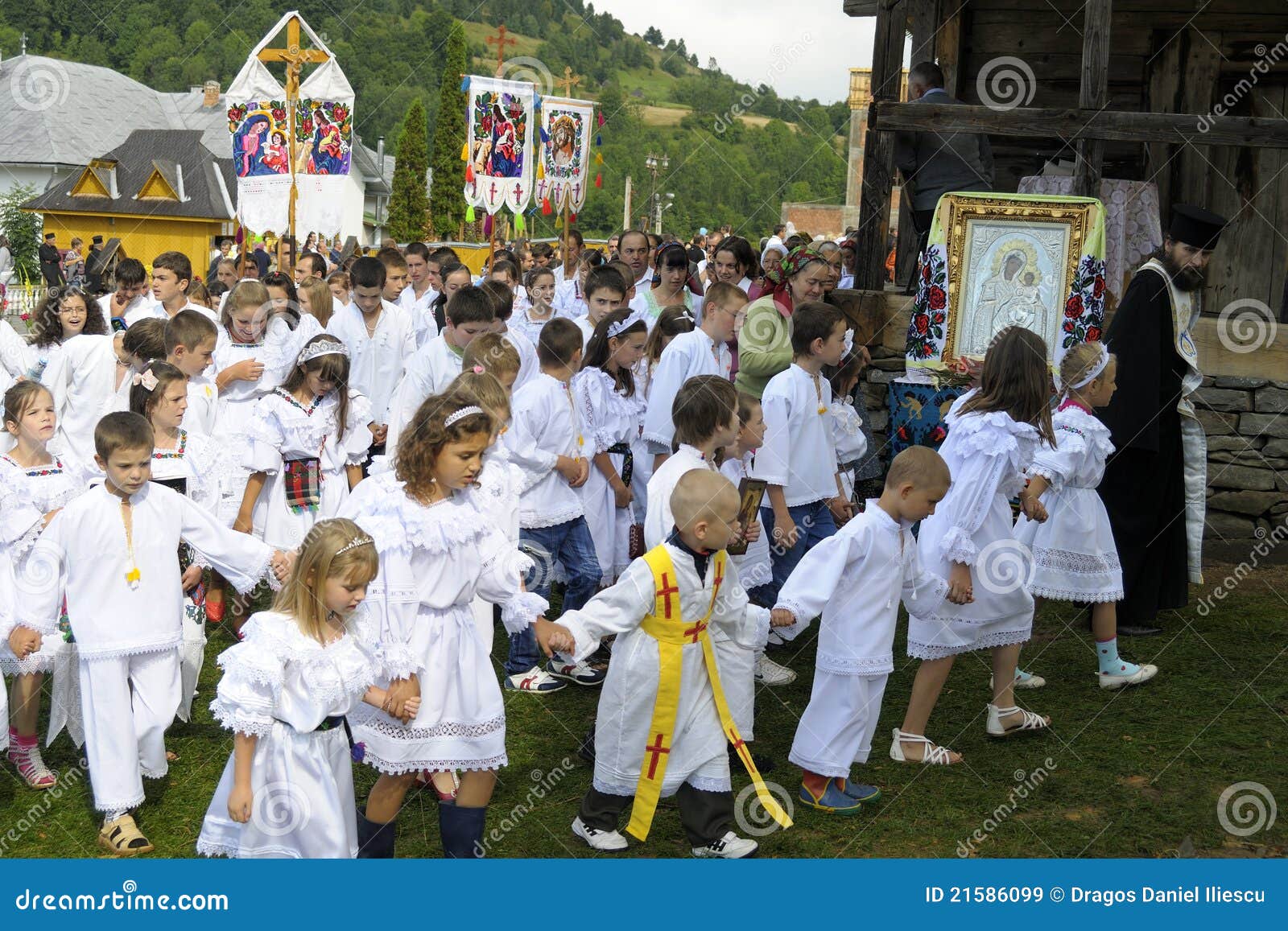 Monge E Crianças Que Comemoram Saint Mary Imagem de Stock Editorial ...