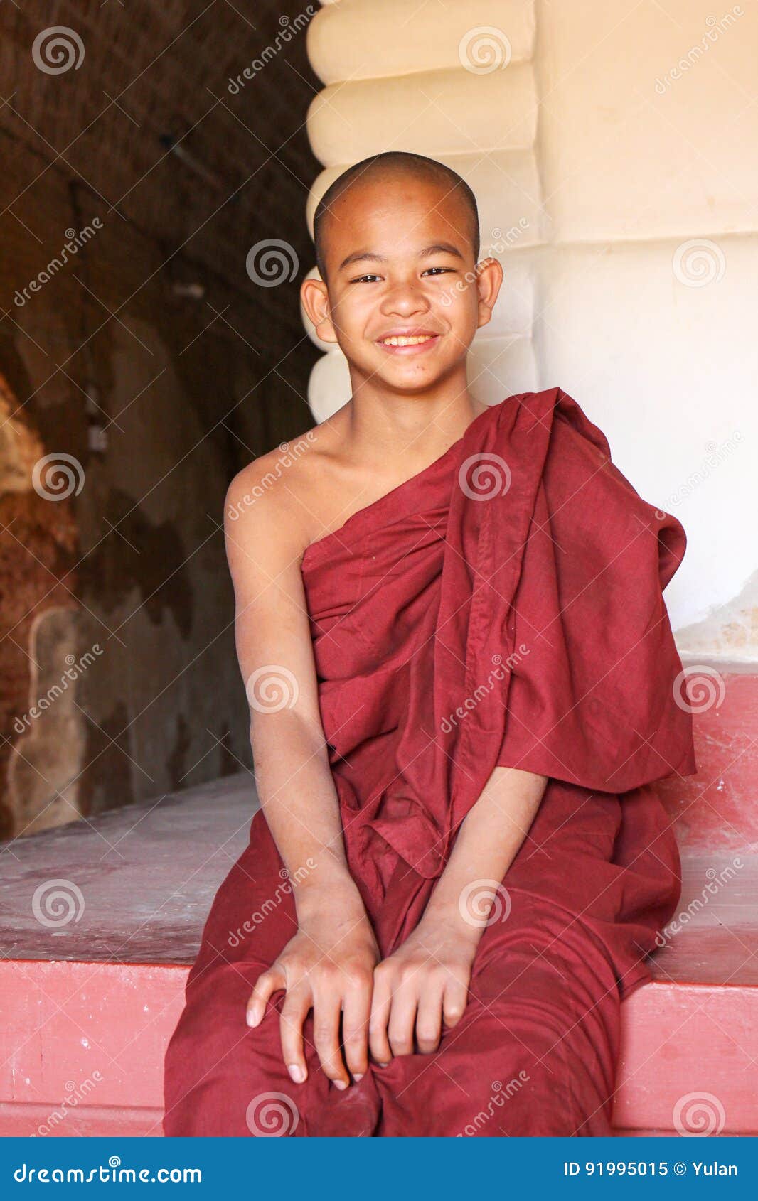 Monge Nova Do Principiante Feliz Em Bagan, Myanmar Imagem Editorial ...