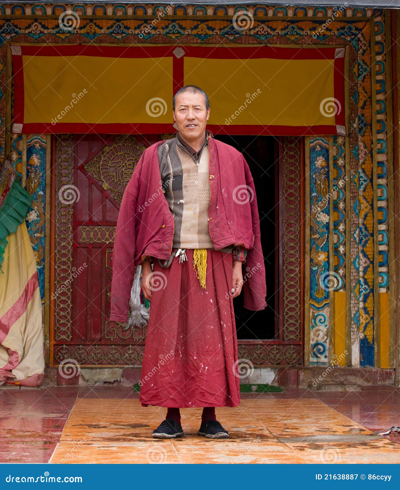 Monge tibetana idosa fotografia editorial. Imagem de pessoa - 21638887