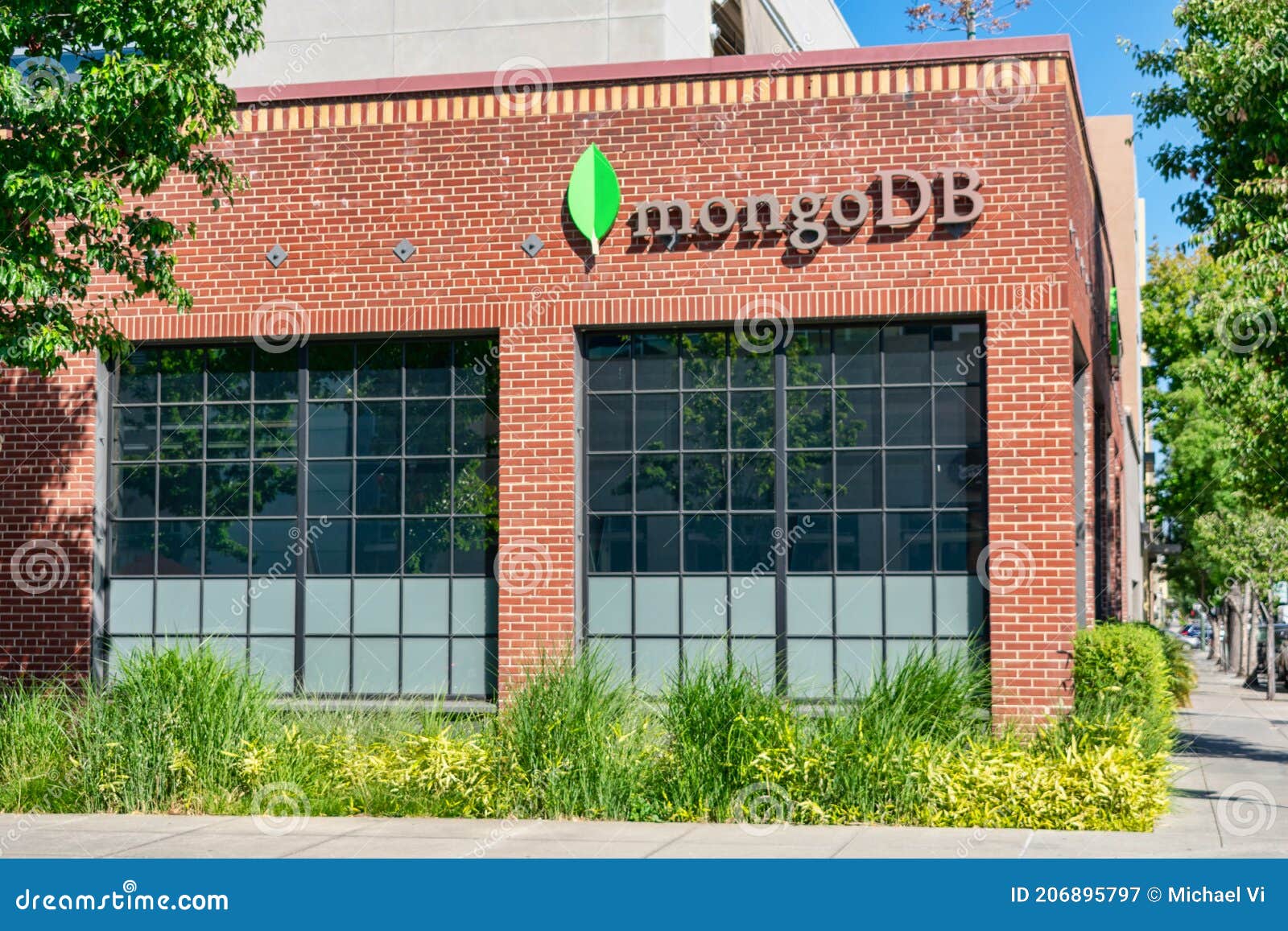 MongoDB Sign And Logo On Silicon Valley Office Of Open Source Company ...