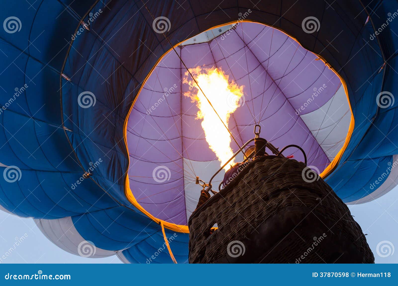 Mongolfiera fotografia stock. Immagine di viola, concorrenza - 37870598