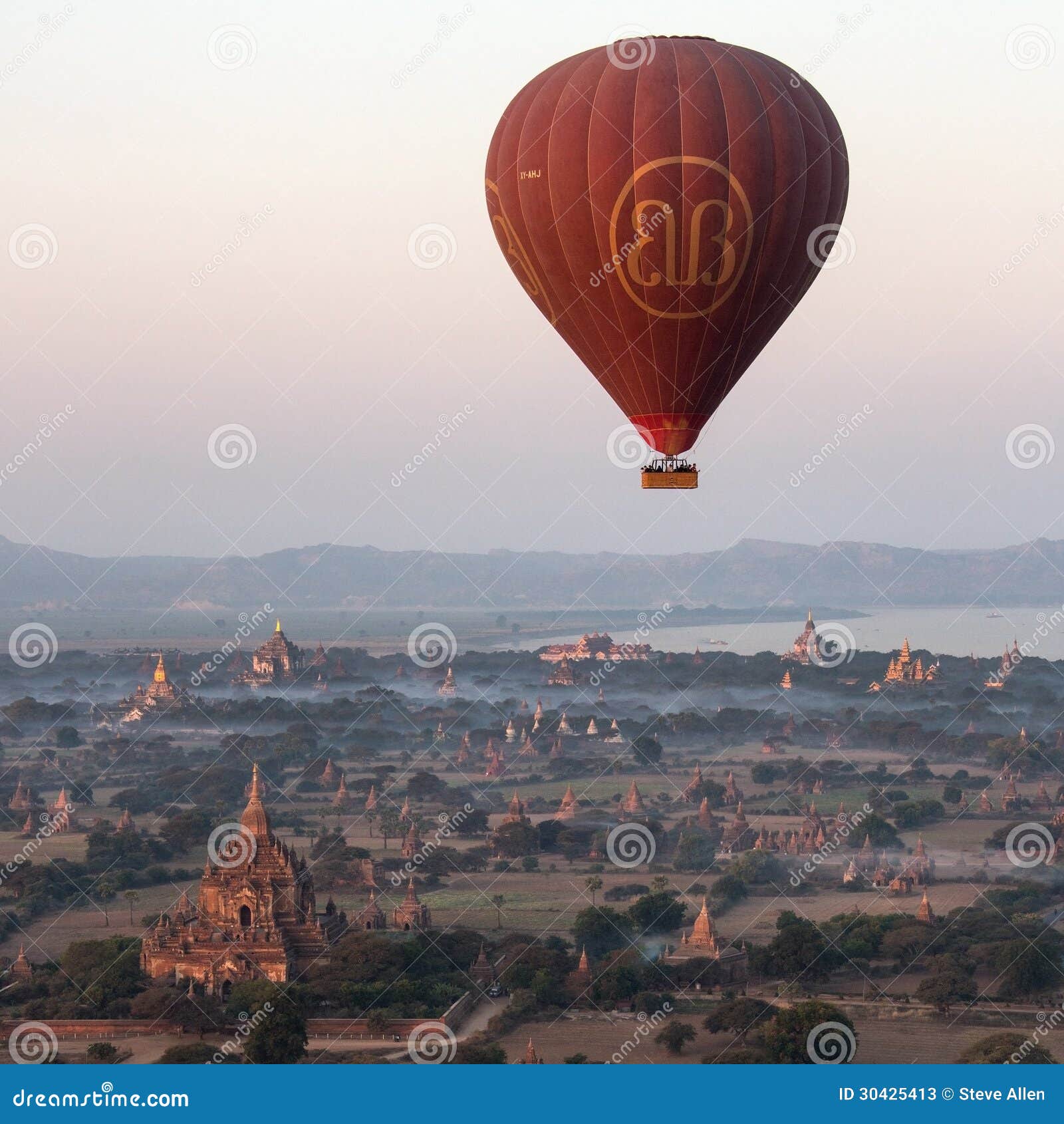 Mongolfiera - Bagan - Myanmar Fotografia Stock Editoriale - Immagine di ...