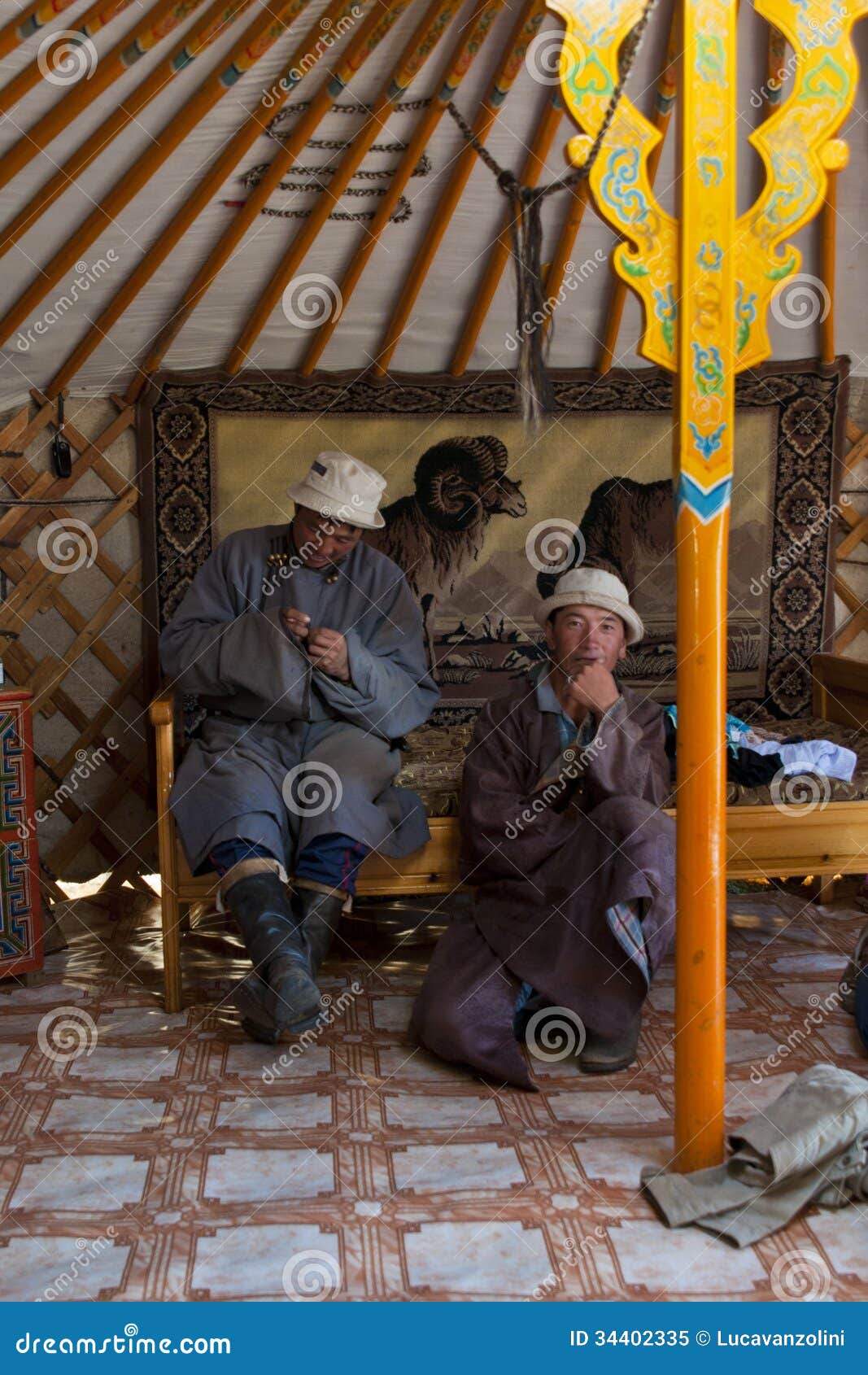 Mongoolse mensen redactionele afbeelding. Image of mensen - 34402335