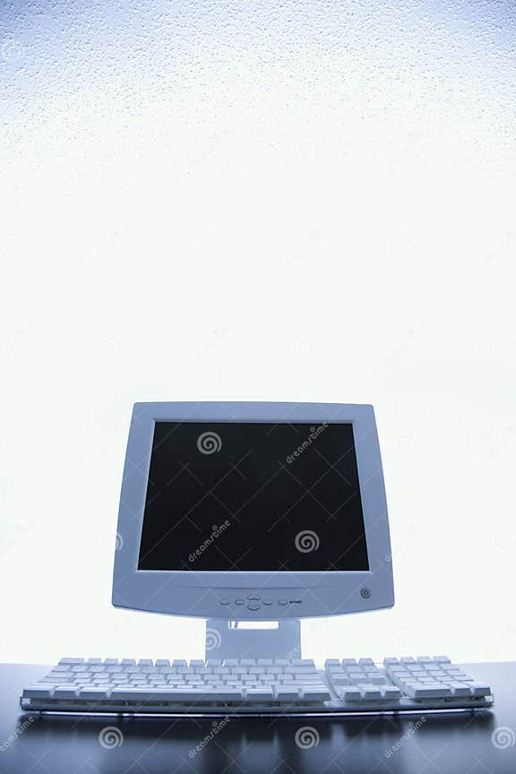 Monitor E Teclado Do Computador. Foto de Stock - Imagem de ainda, tela ...
